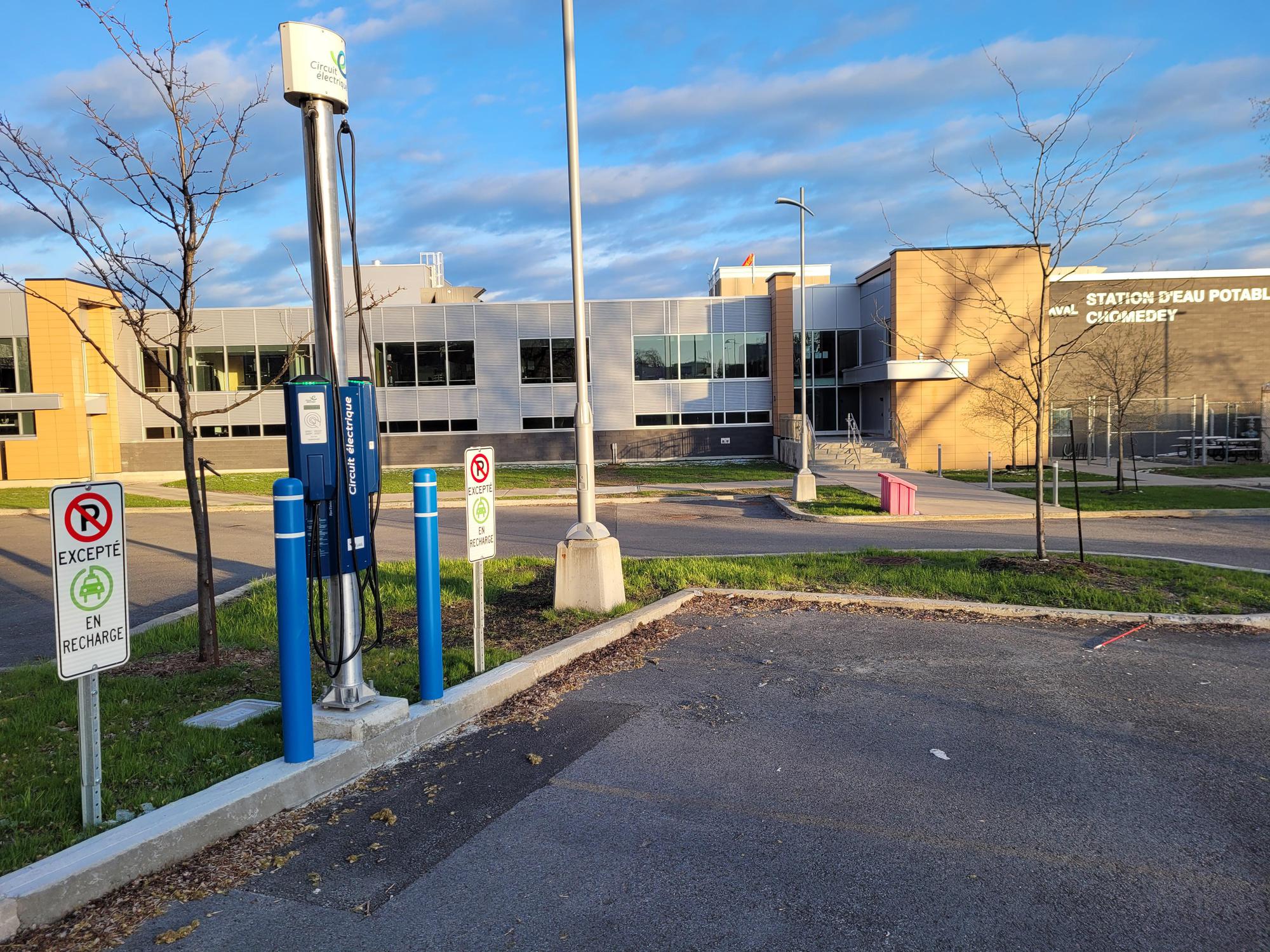 Usine Chomedey | Laval, QC | EV Station