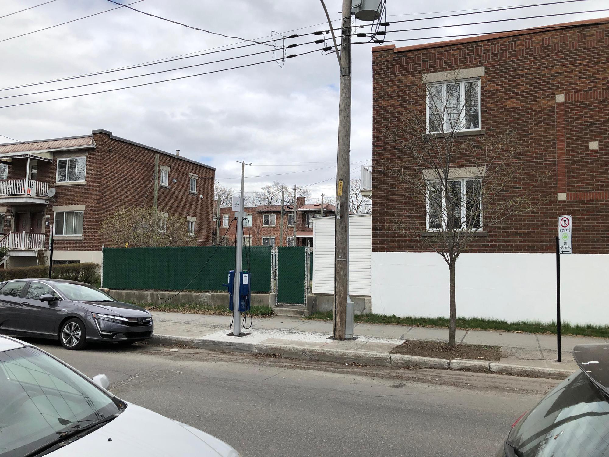 Ave Louis-Hébert Stationnement / Chargement | Montréal, QC | EV Station
