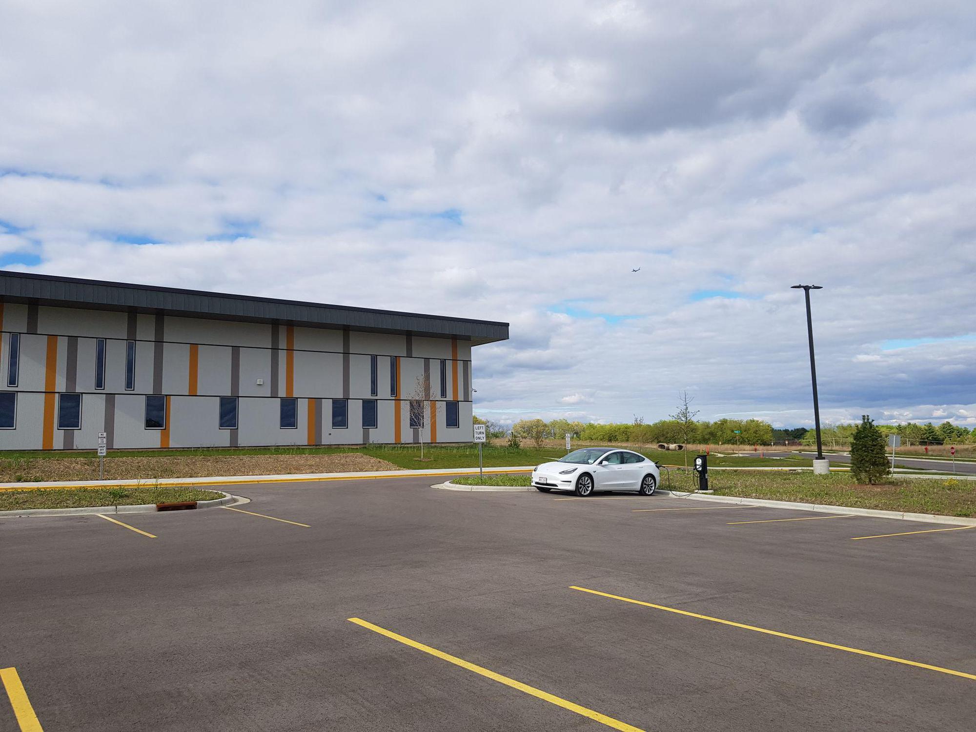 Forest Edge Elementary School | Fitchburg, WI | EV Station
