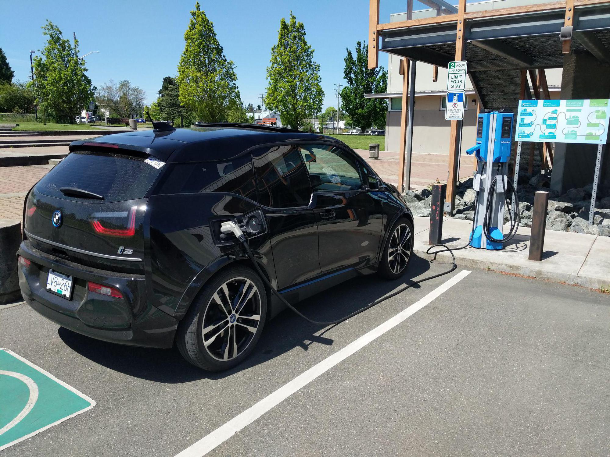 Parksville Public Library | Parksville, BC | EV Station