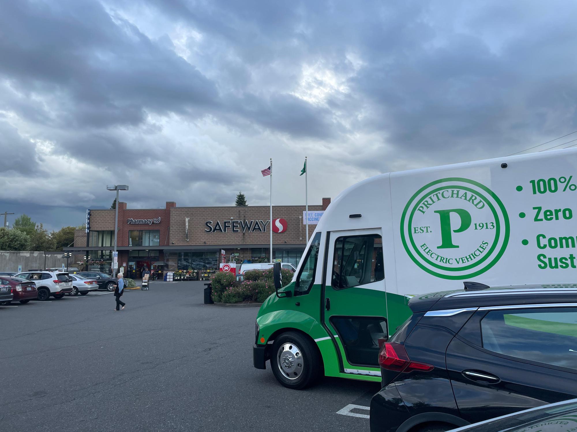 Safeway Roosevelt Way | Seattle, WA | EV Station