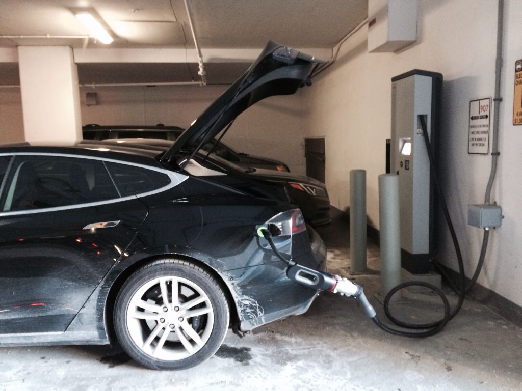 UWM - EMS Garage | Milwaukee, WI | EV Station