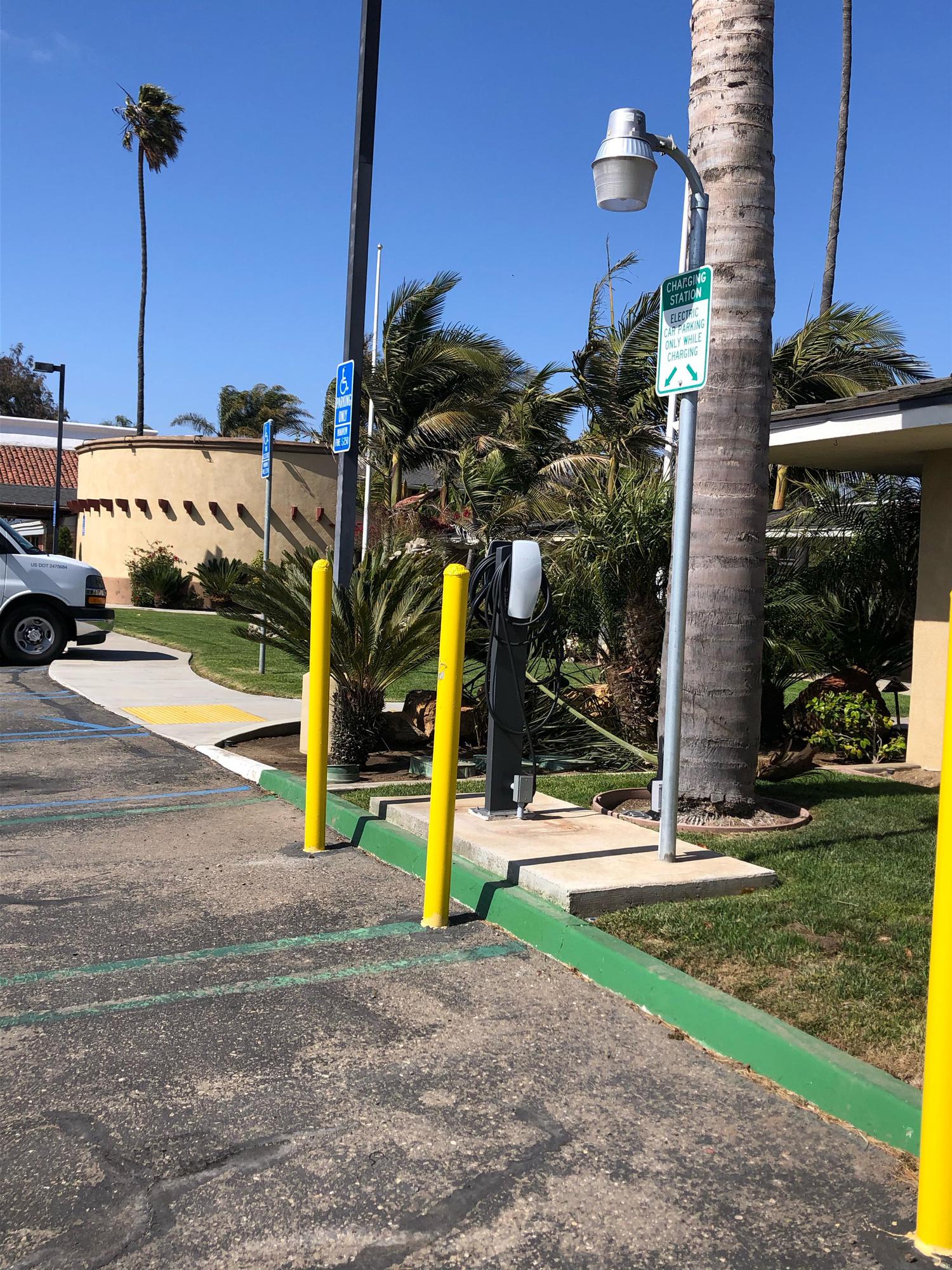 Travelodge by Wyndham Santa Maria (1) | Santa Maria, CA | EV Station