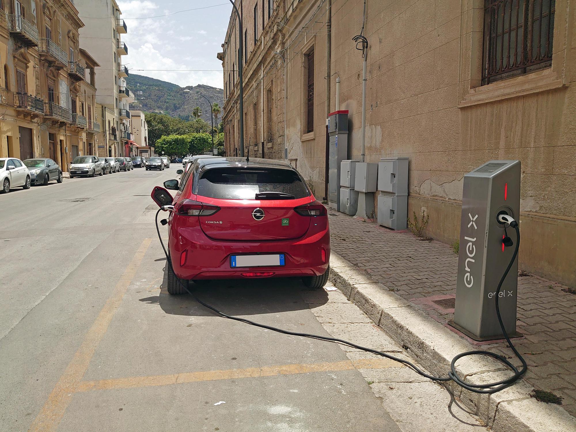 Via Pia Opera Pastore | Alcamo, Sicilia | EV Station