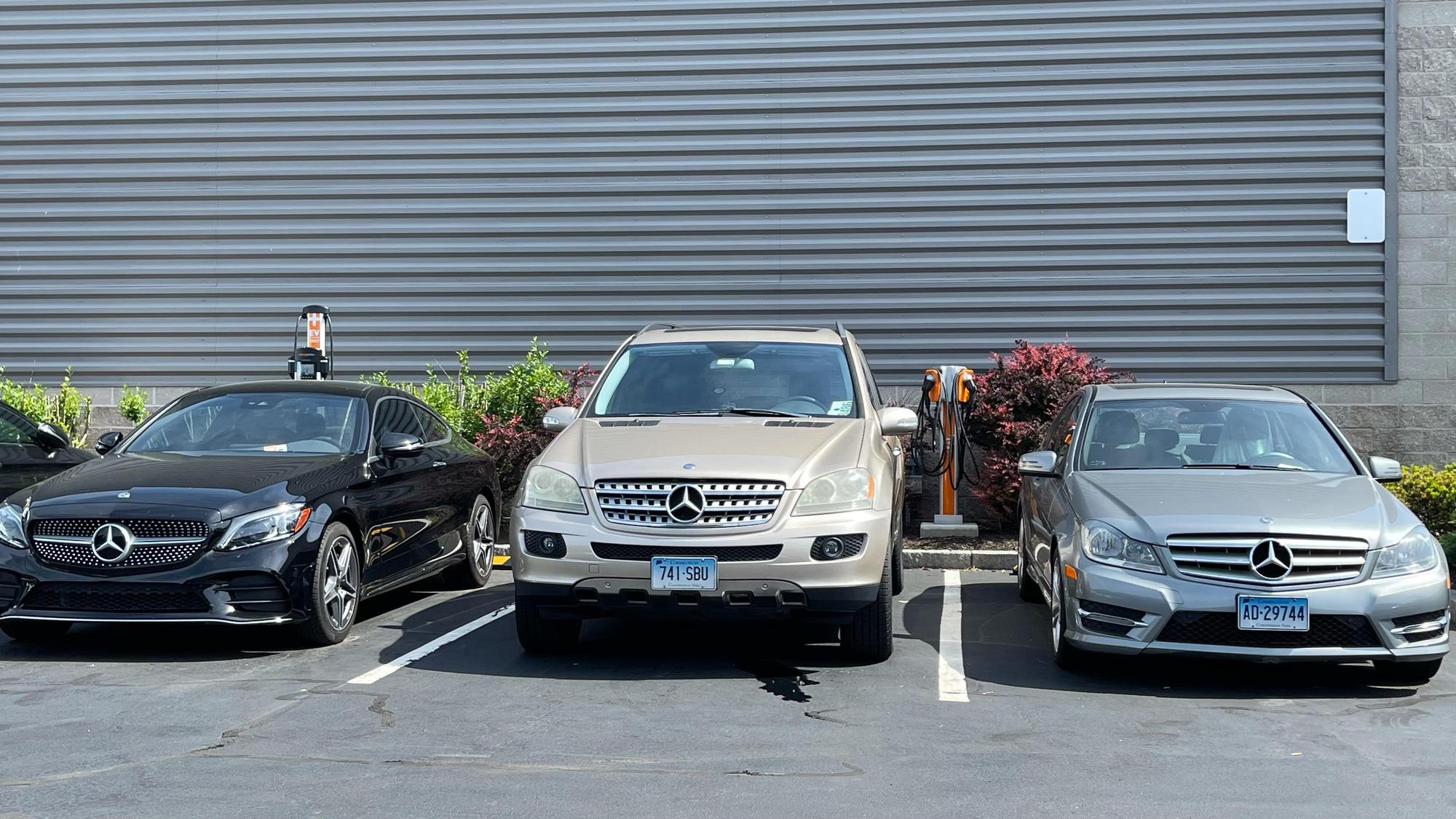 New Country Mercedes Benz - Service Department | Hartford, CT | EV Station