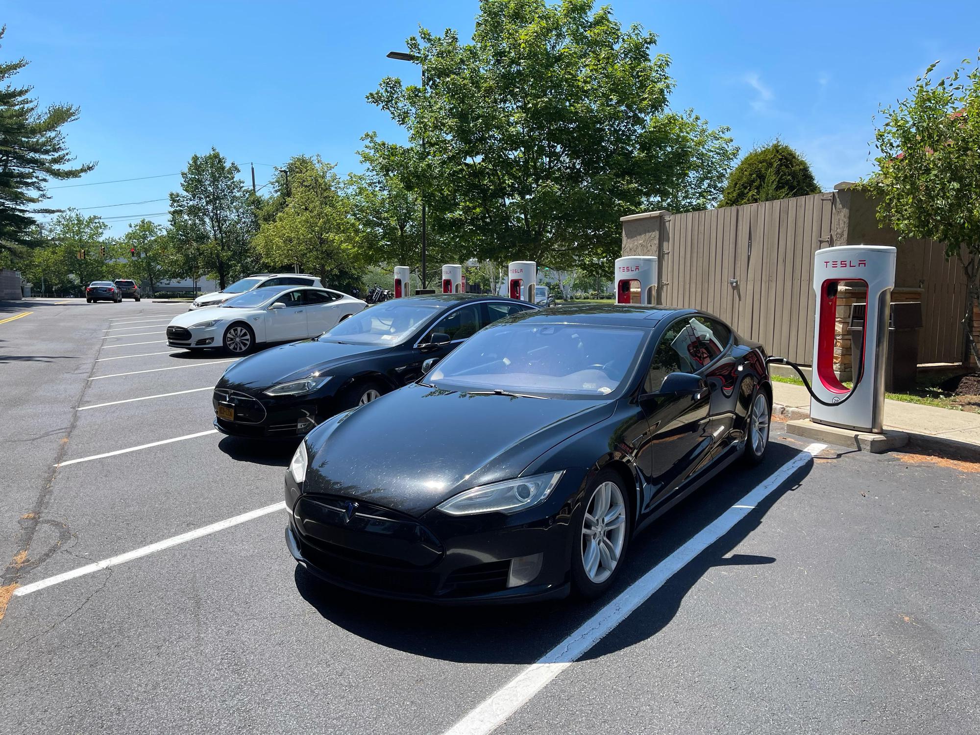 Corbins Corner Shopping Center | West Hartford, CT | EV Station