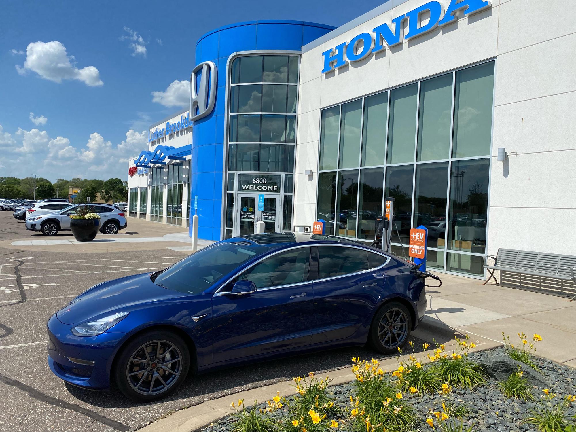 Luther Brookdale Honda | Brooklyn Center, MN | EV Station