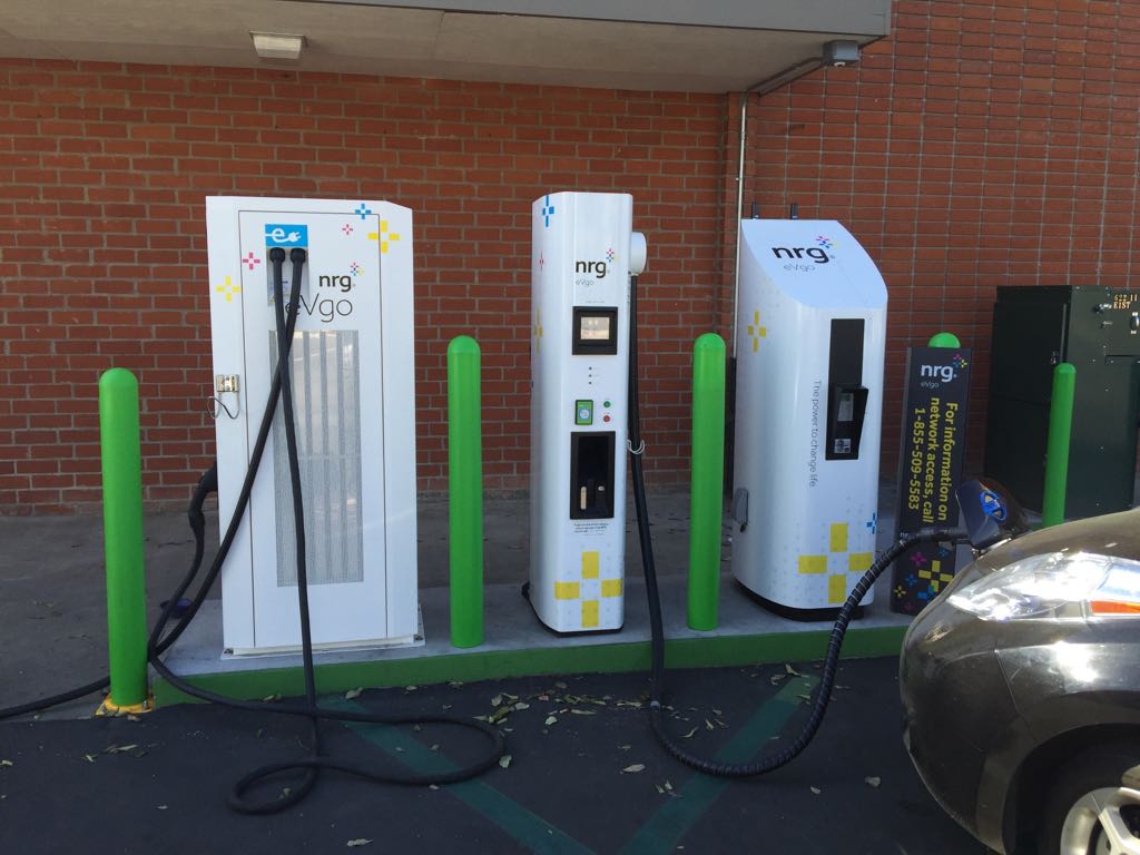 Larwin Square | Tustin, CA | EV Station