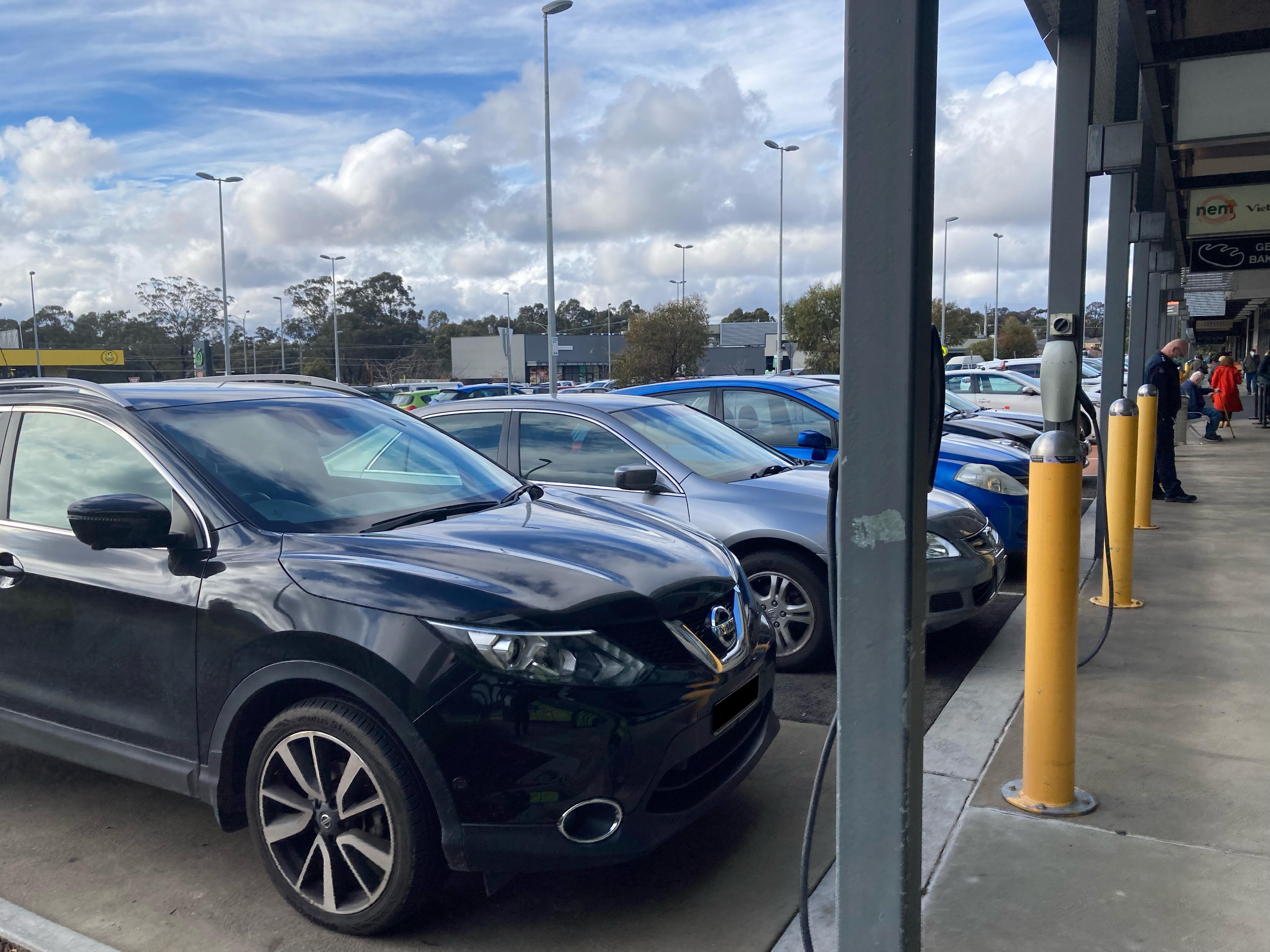Strath Village Shopping Centre - Woolworths (1) | Kennington, VIC | EV ...