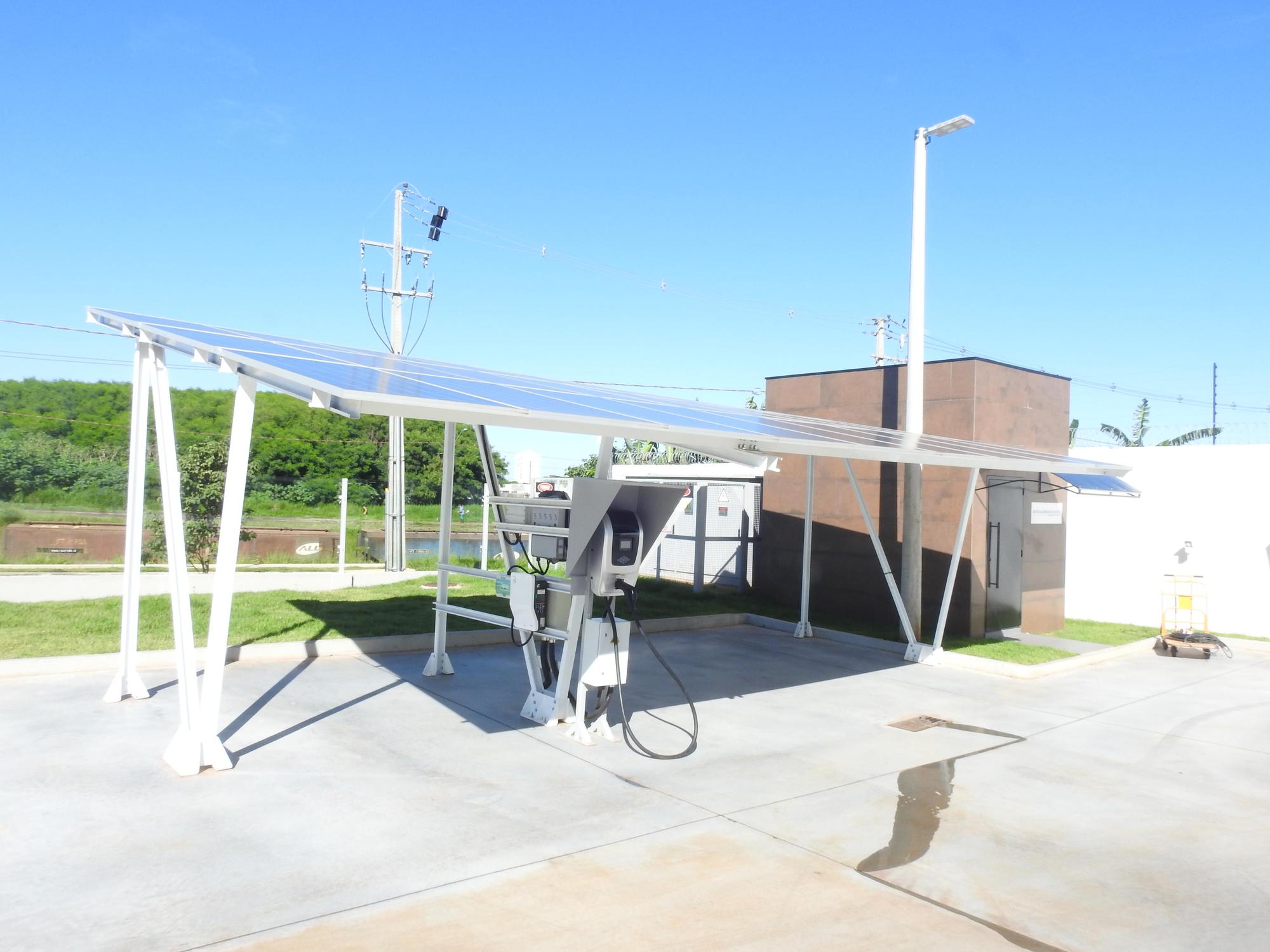 Aldo Solar by Descarbonize | Maringá, PR | EV Station