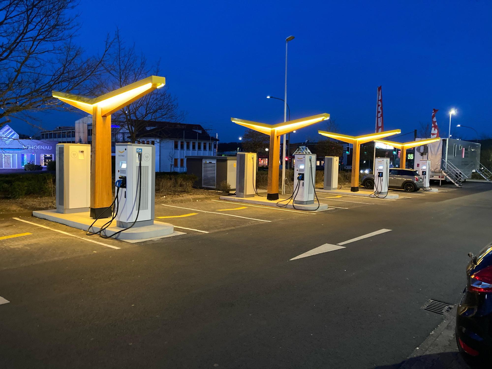 Fastned 8 x 50kW | Gießen, HE | EV Station