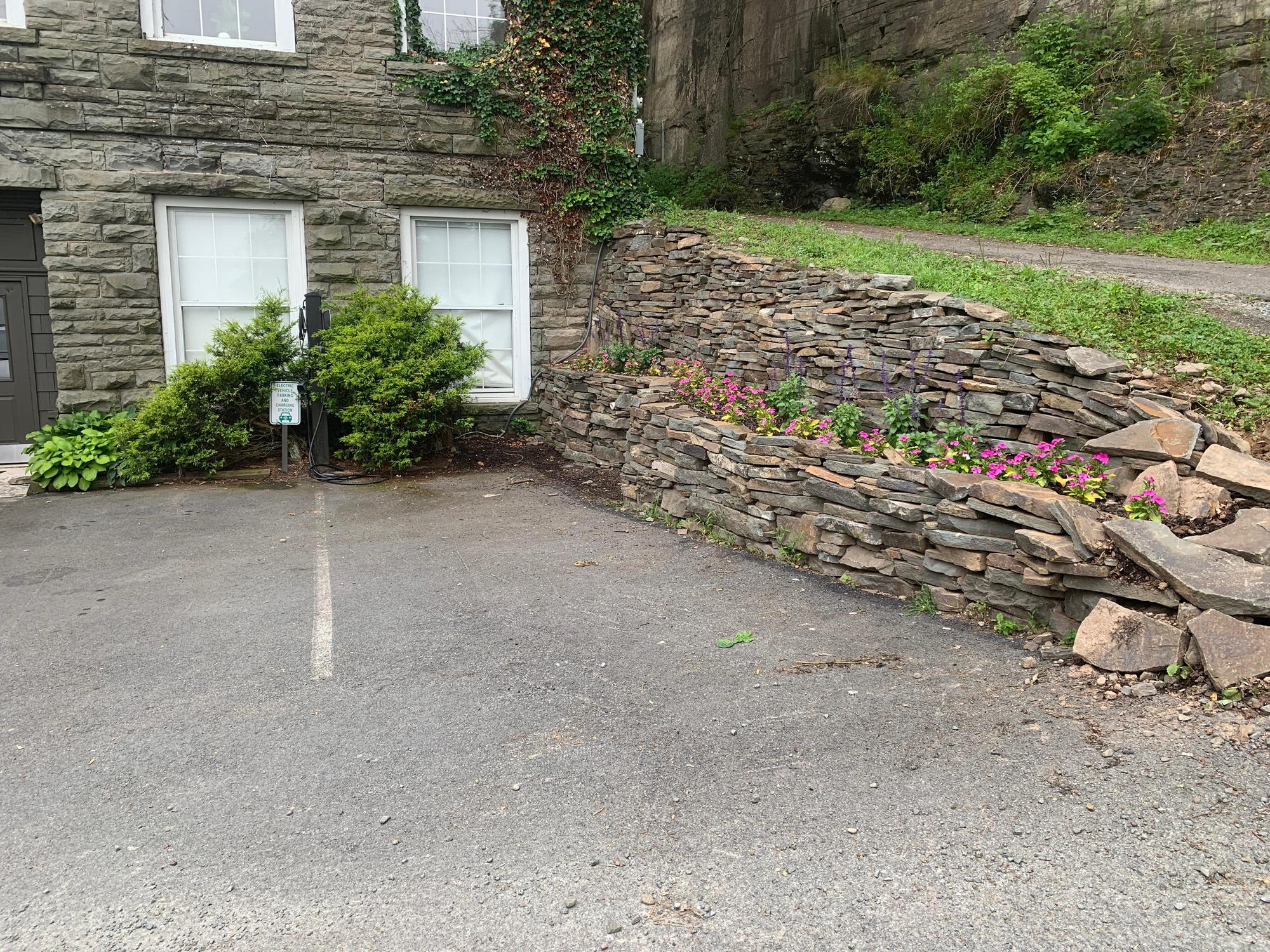Ledges Hotel | Hawley, PA | EV Station