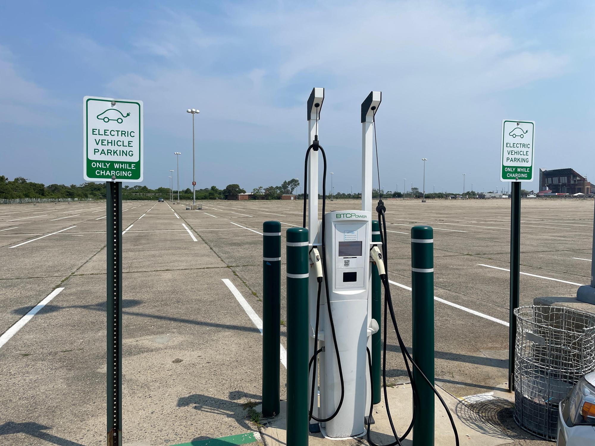 Jones Beach - Field 5 | Wantagh, NY | EV Station