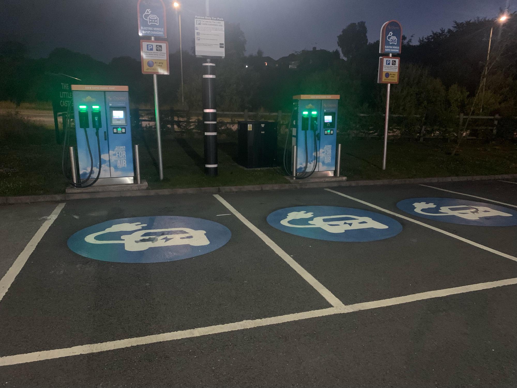 Little Castle Pub & Restaurant | Duckmanton, England | EV Station