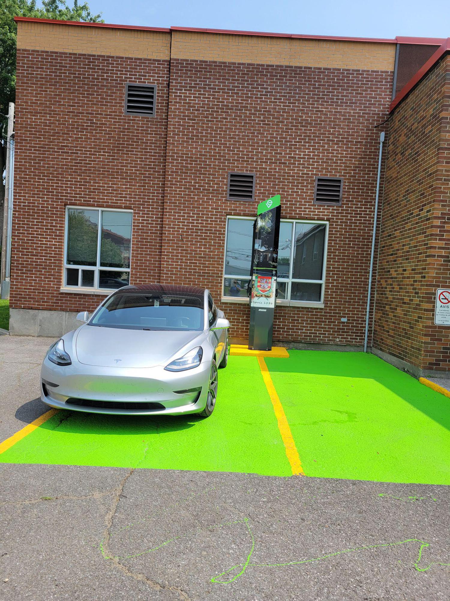 Thurso Hôtel-de-Ville | Thurso, QC | EV Station