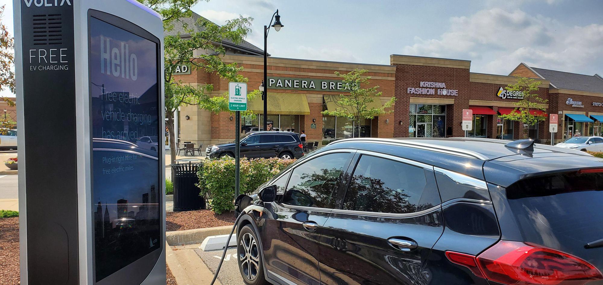 Naperville Crossings - Panera Bread | Naperville, IL | EV Station