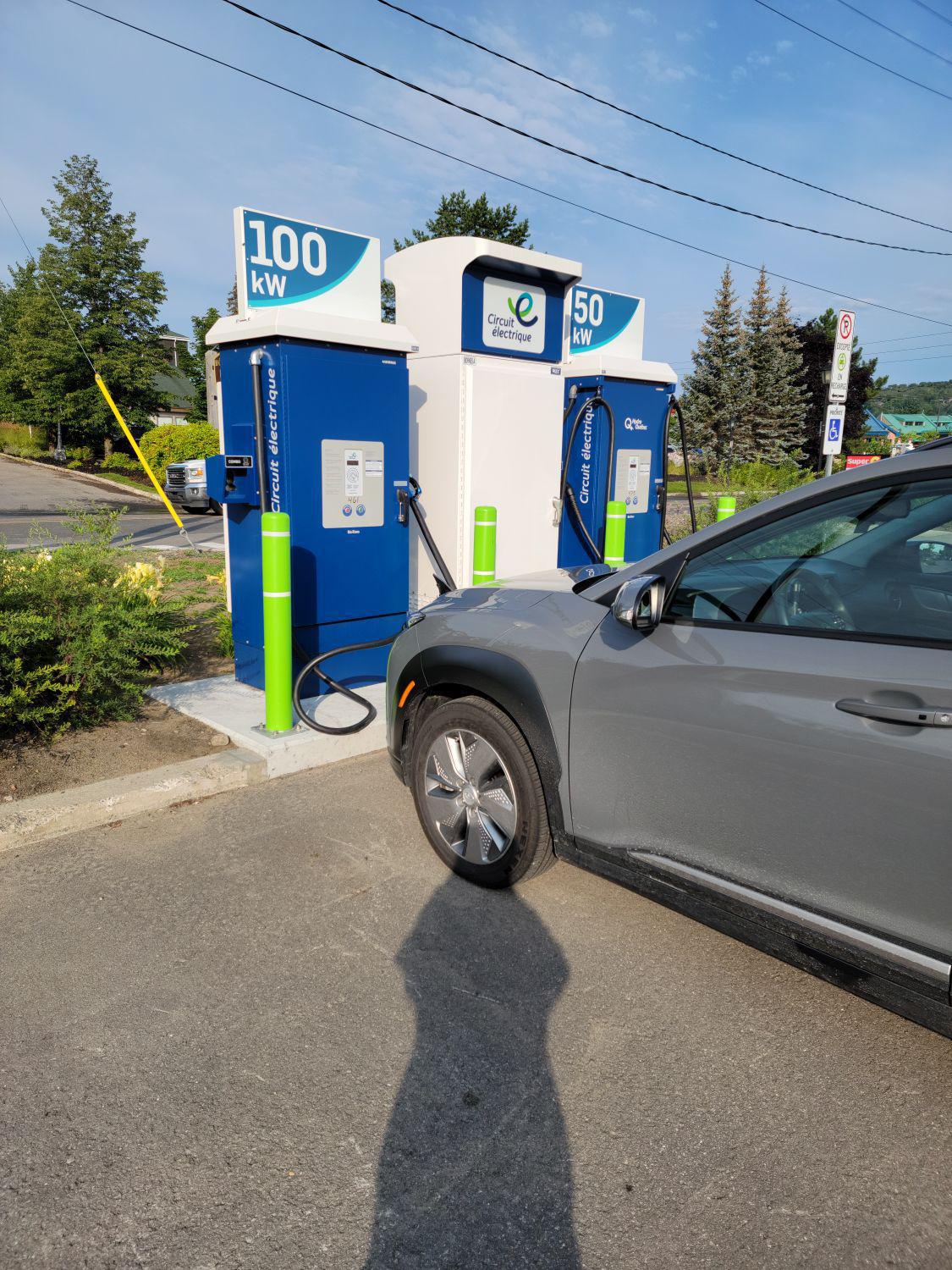 SAQ Sélection | Saint-Sauveur, QC | EV Station