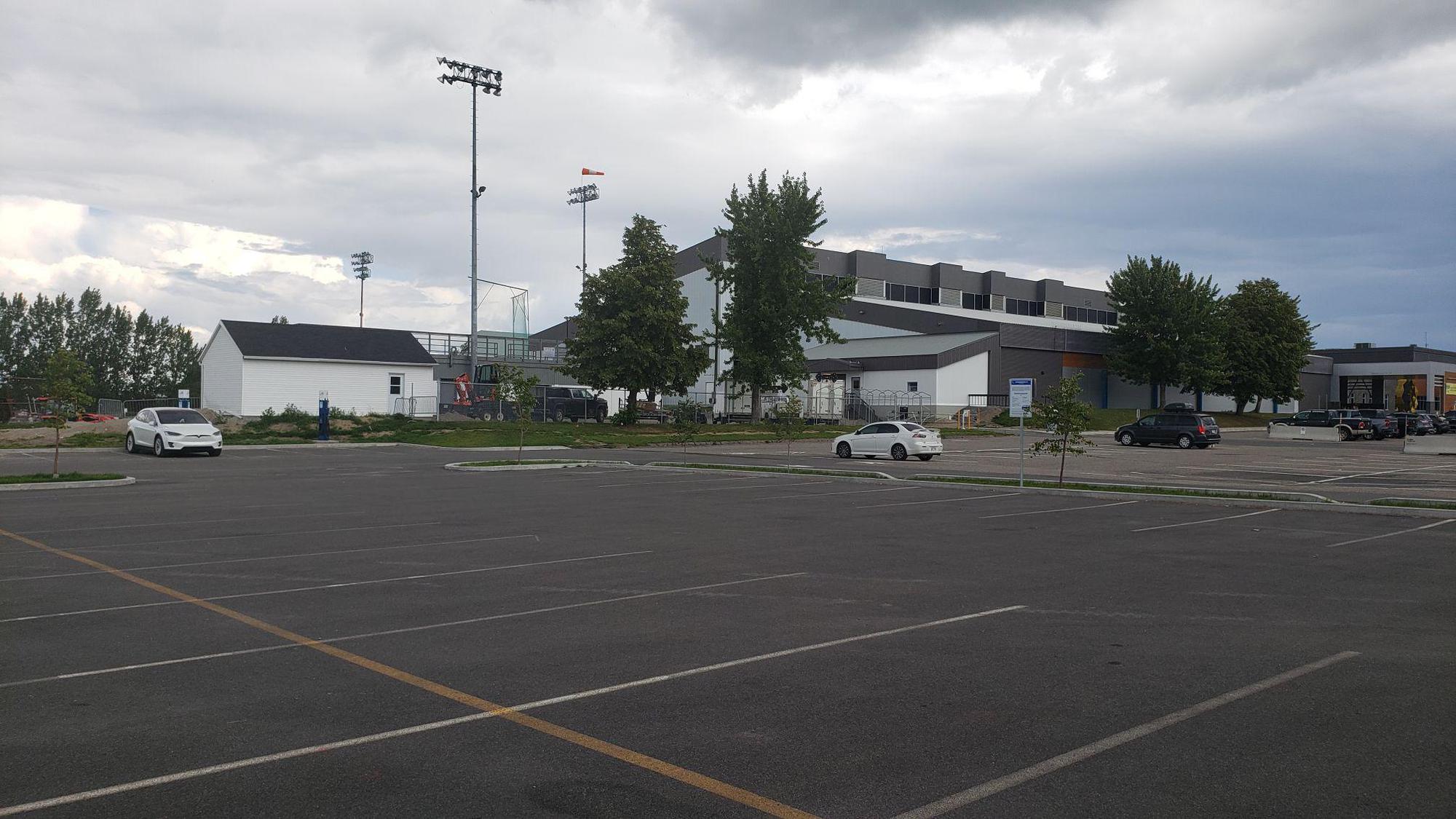 Alma Centre Mario Tremblay | Alma, QC | EV Station