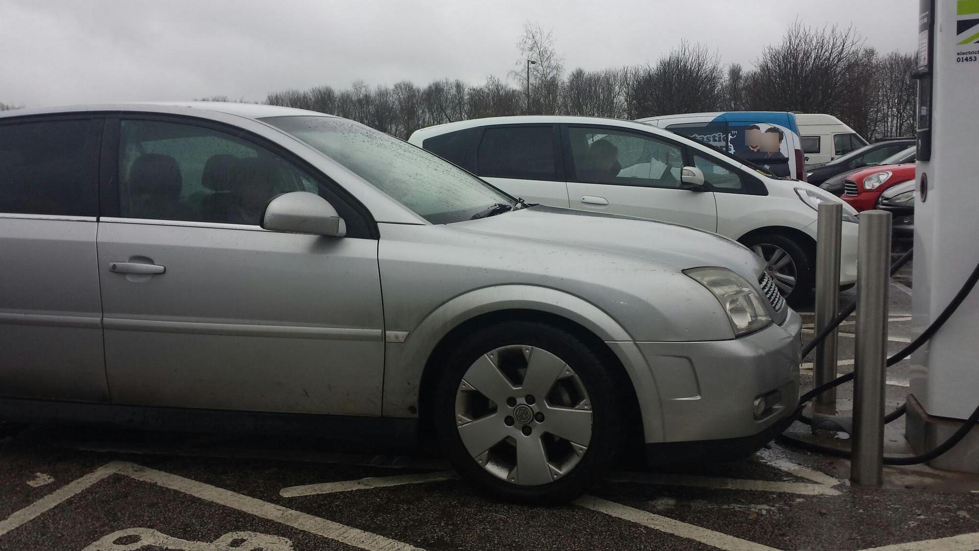 Lymm Services M6 / M56 (1) | Lymm, England | EV Station