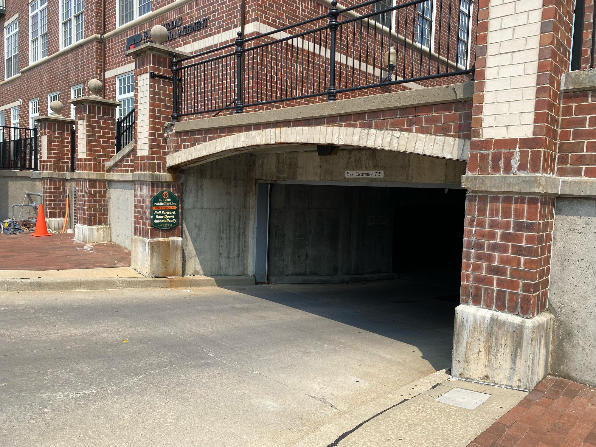 MidWestOne Bank | Pella, IA | EV Station