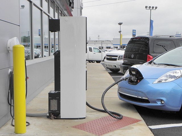 Lynn Layton Nissan | Decatur, AL | EV Station
