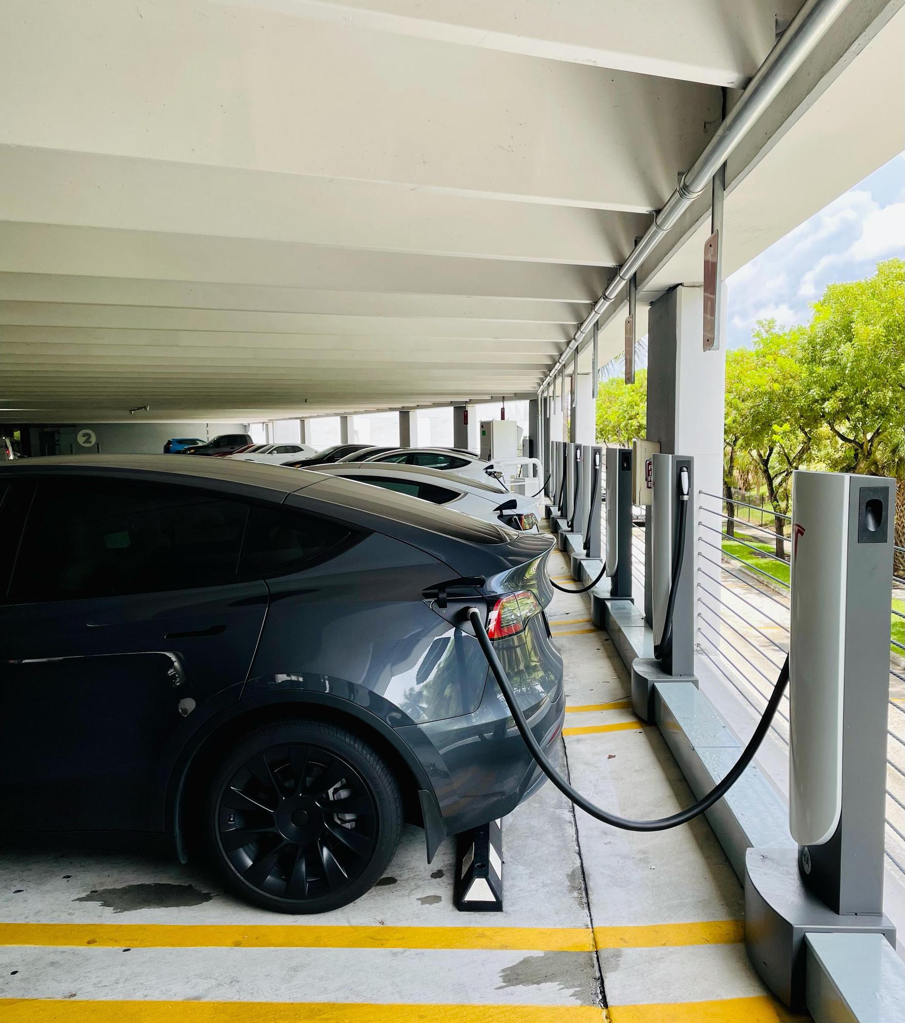 Dadeland Station (1) | Miami, FL | EV Station