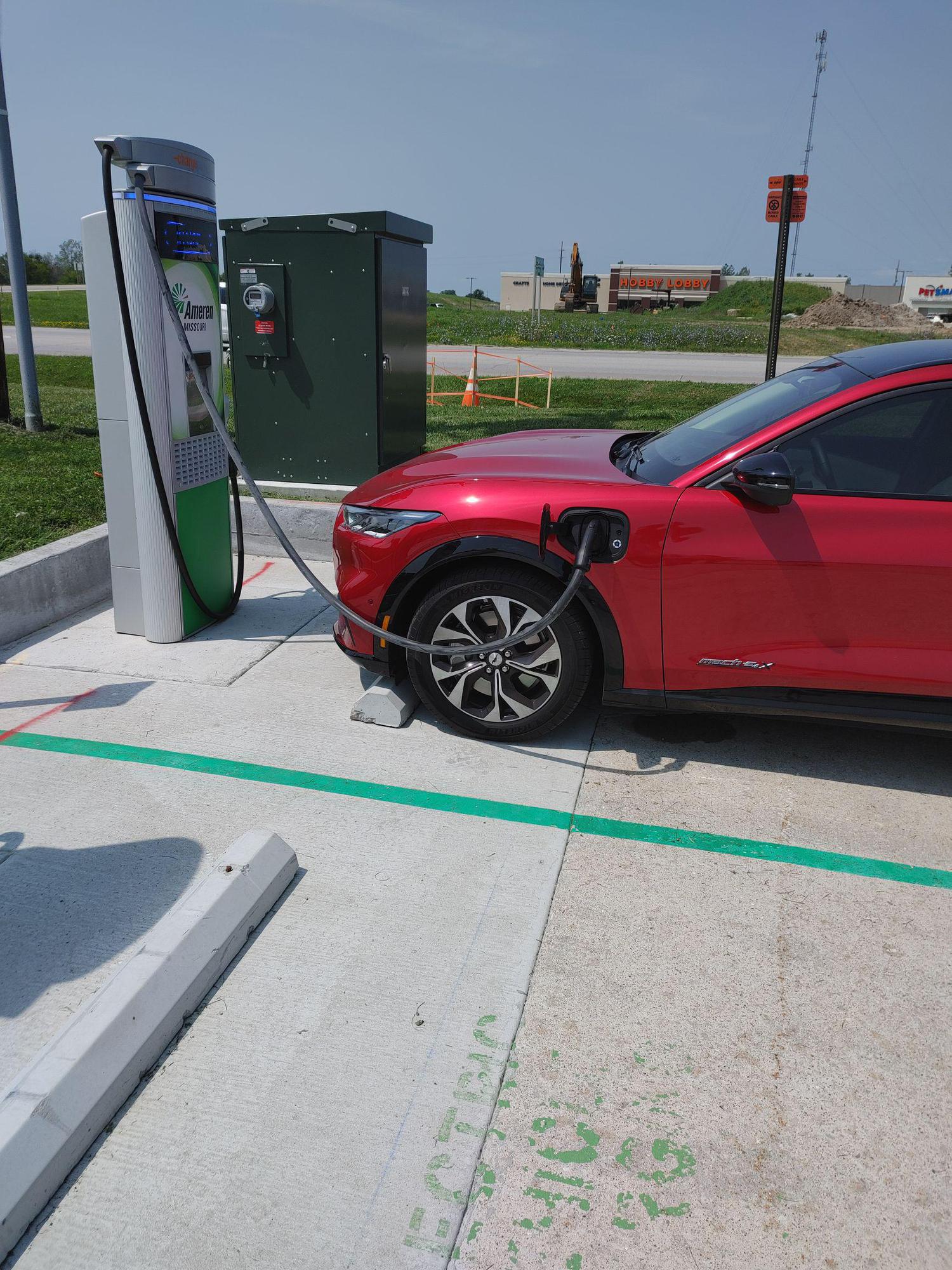 Ayerco | Kirksville, MO | EV Station
