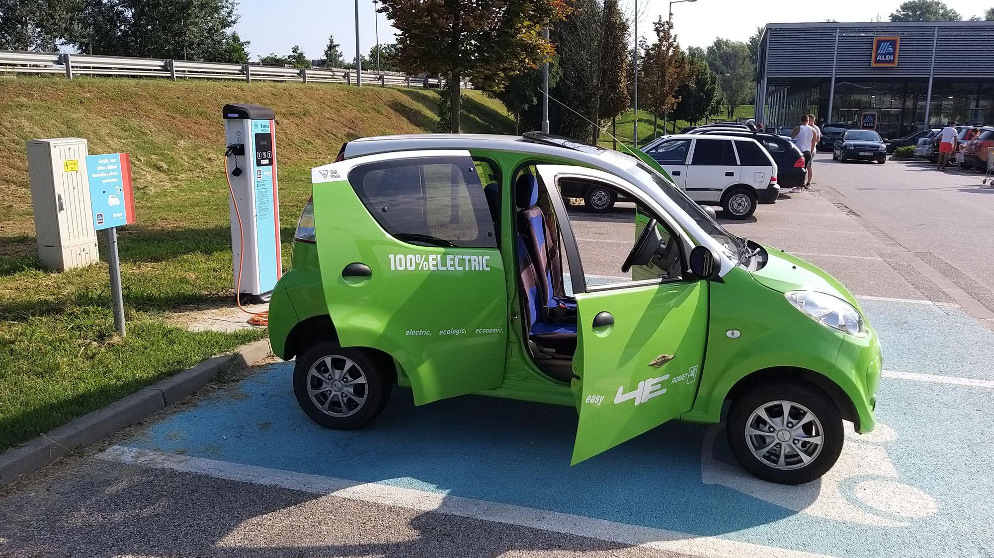 Duna Center parkoló | Csipkegyári út 11, Győr, 9012, HUN | EV Station