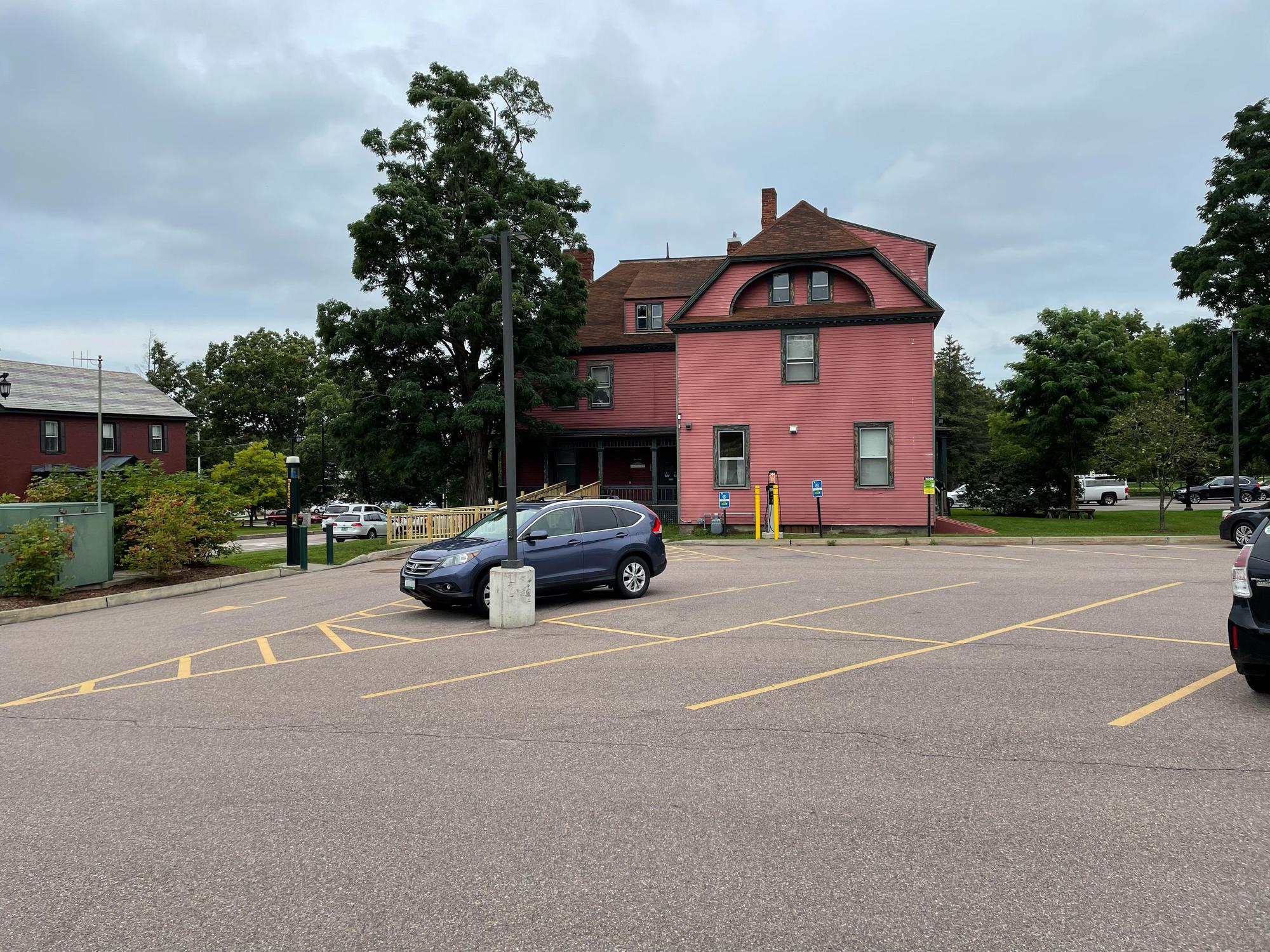 University of Vermont - Allen House | Burlington, VT | EV Station