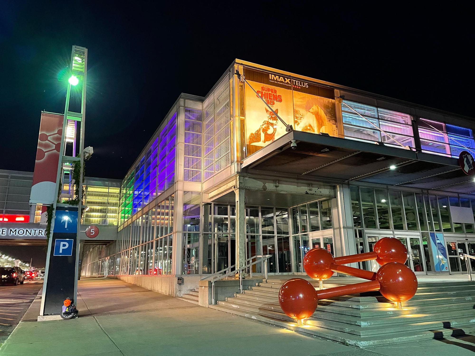 Centre des sciences de Montréal | Montréal, QC | EV Station