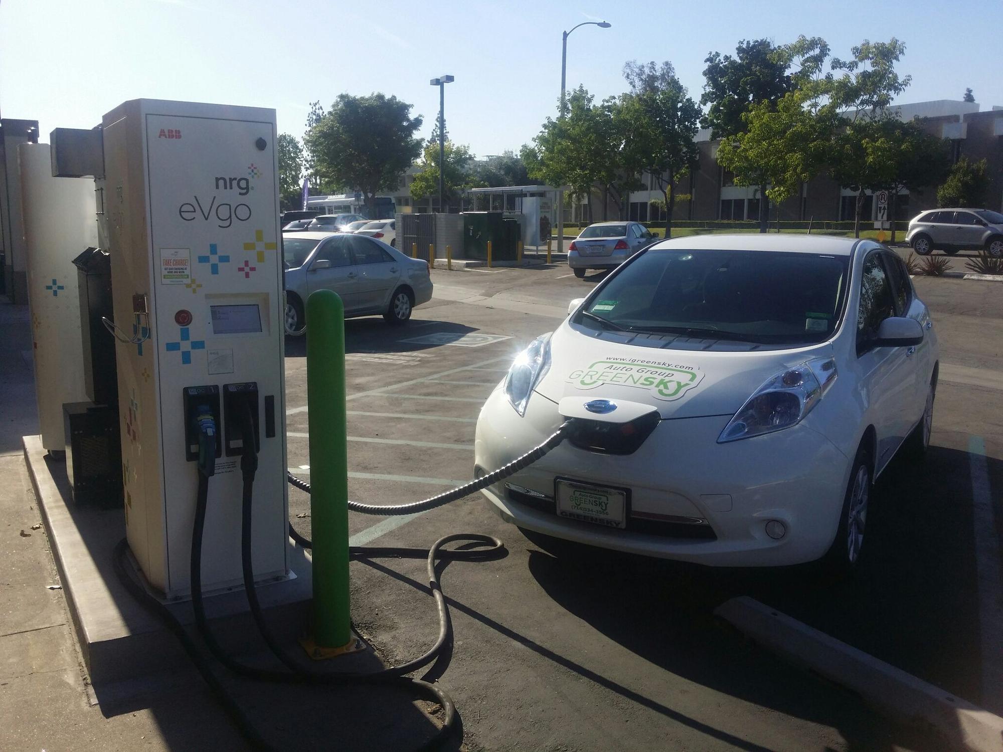 Larwin Square | Tustin, CA | EV Station