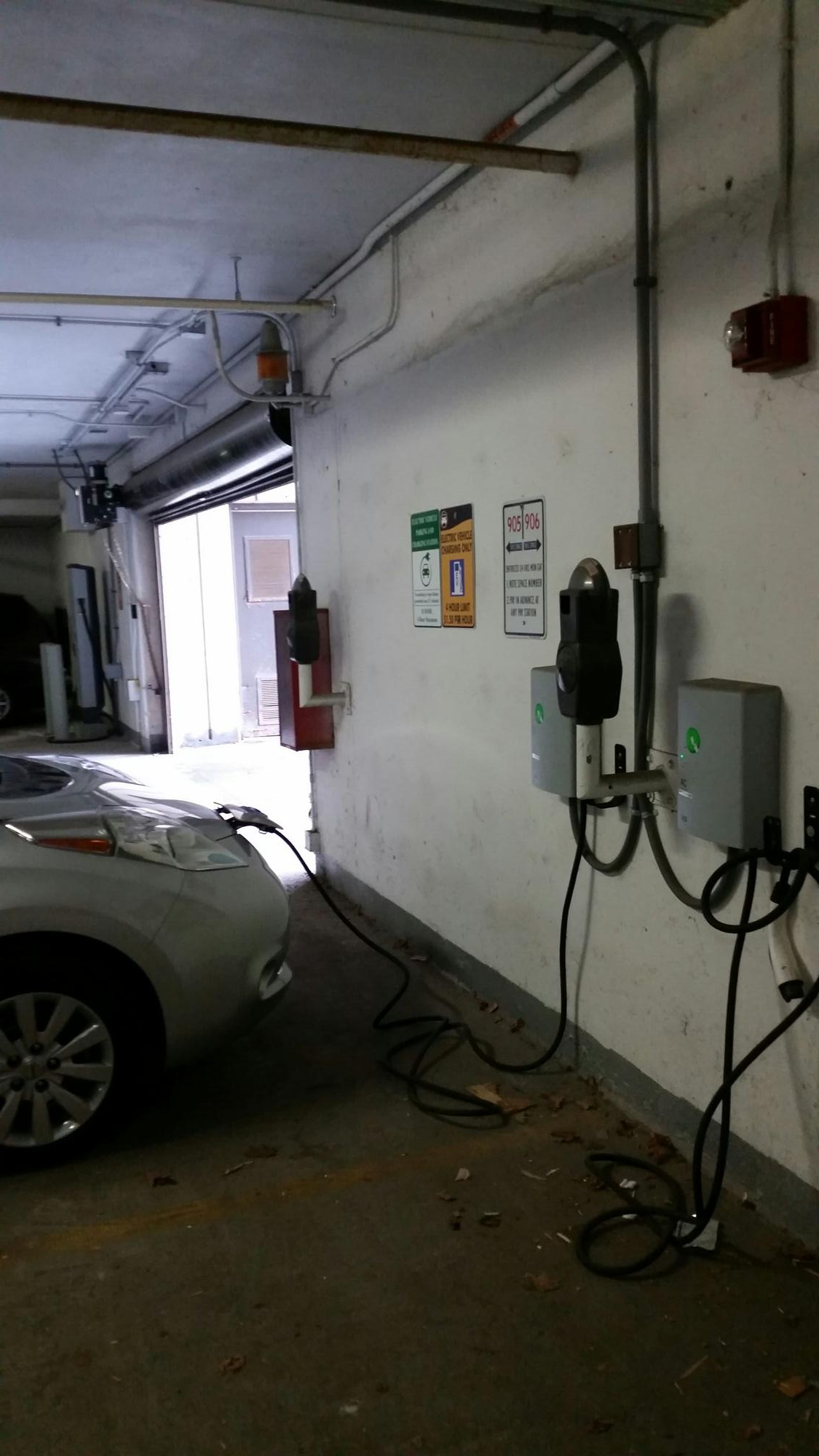 UWM - EMS Garage | Milwaukee, WI | EV Station