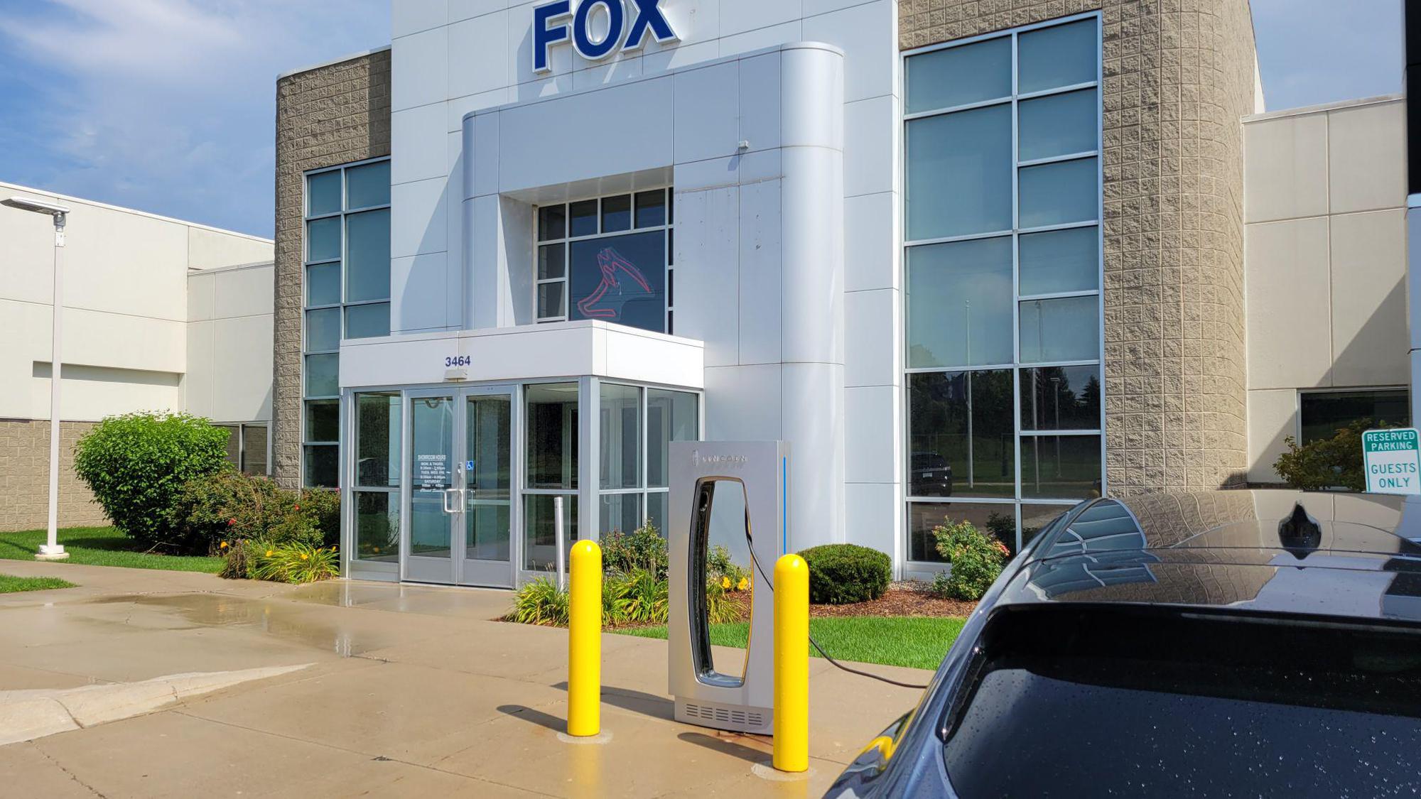Fox Grand Traverse Lincoln - Showroom | Traverse City, MI | EV Station