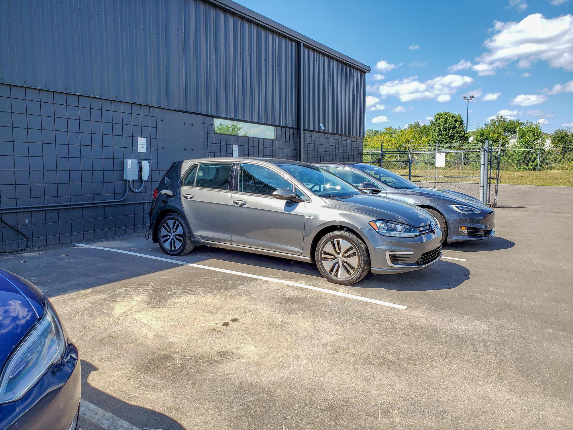 Tesla Showroom & Service Center | Grand Rapids, MI | EV Station