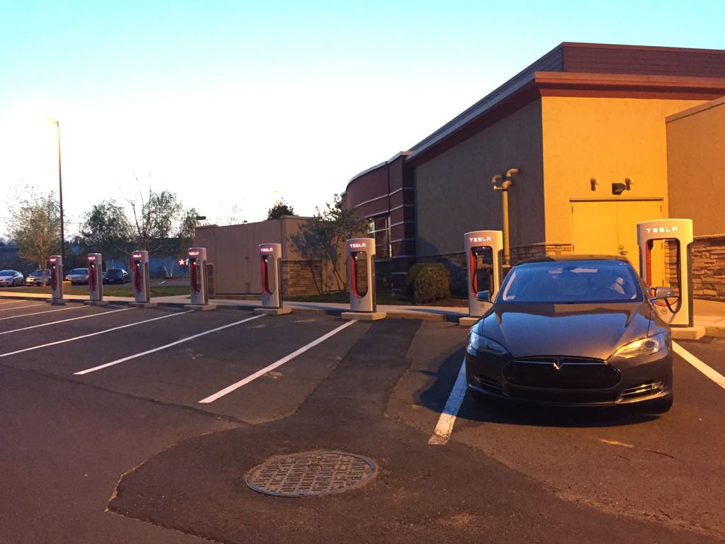 Corbins Corner Shopping Center | West Hartford, CT | EV Station