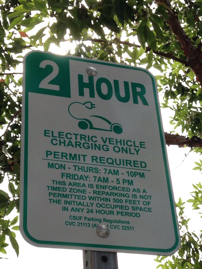 Cal State Fullerton - Mihaylo Hall | Fullerton, CA | EV Station