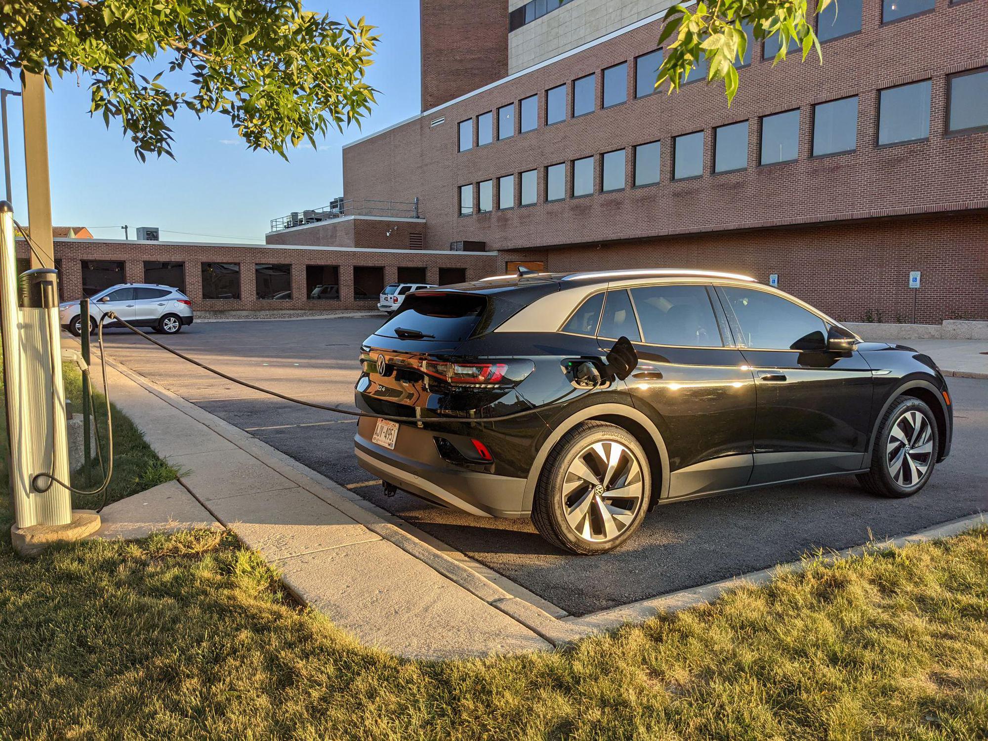 Madison Gas & Electric (3) | Madison, WI | EV Station