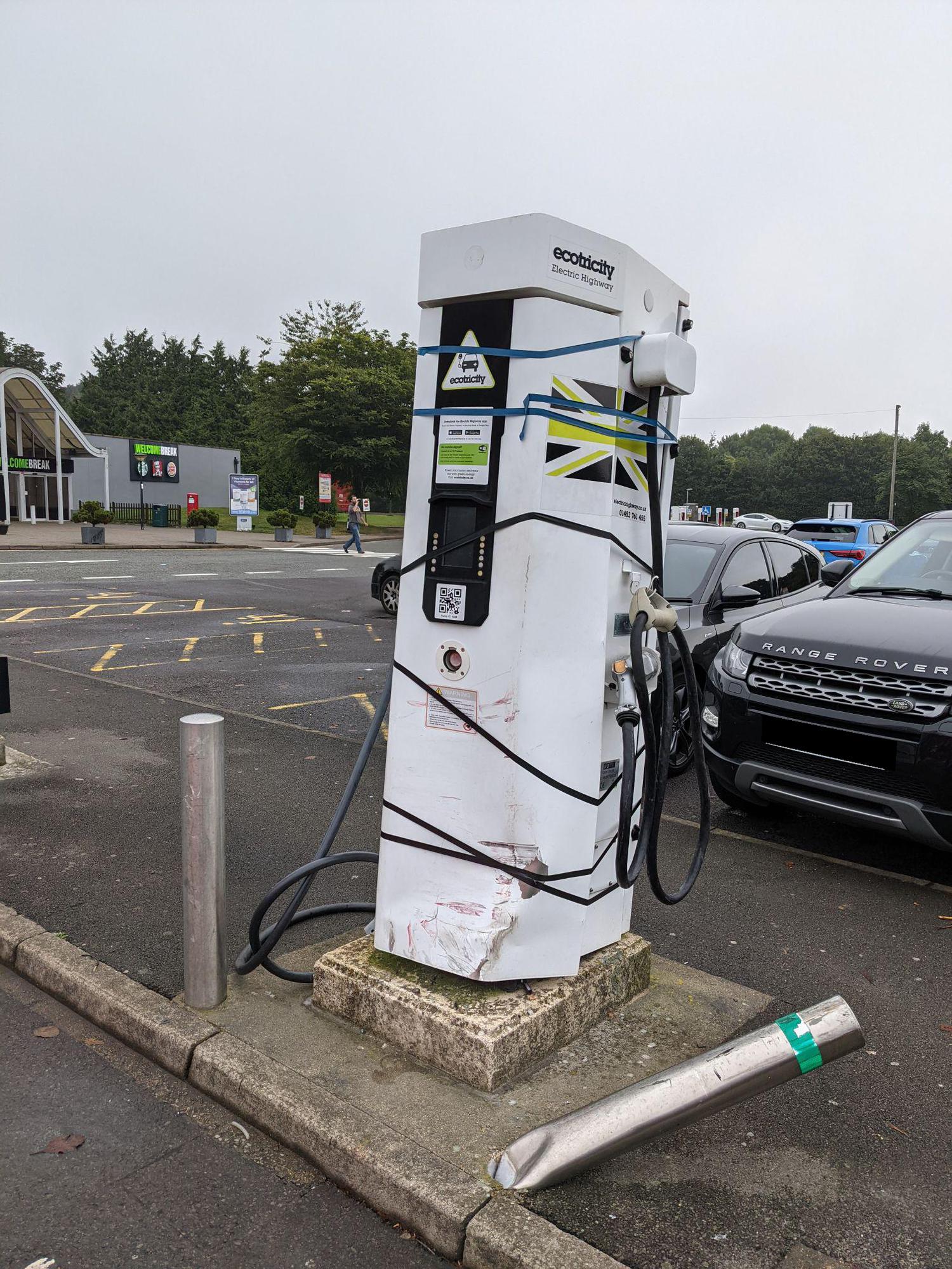 Membury Westbound Services M4 (1) | Lambourn Woodlands, England | EV ...