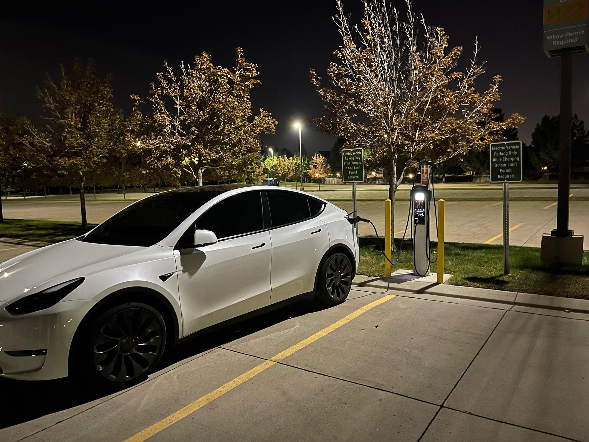 Utah Valley University - Lot M22 | Orem, UT | EV Station