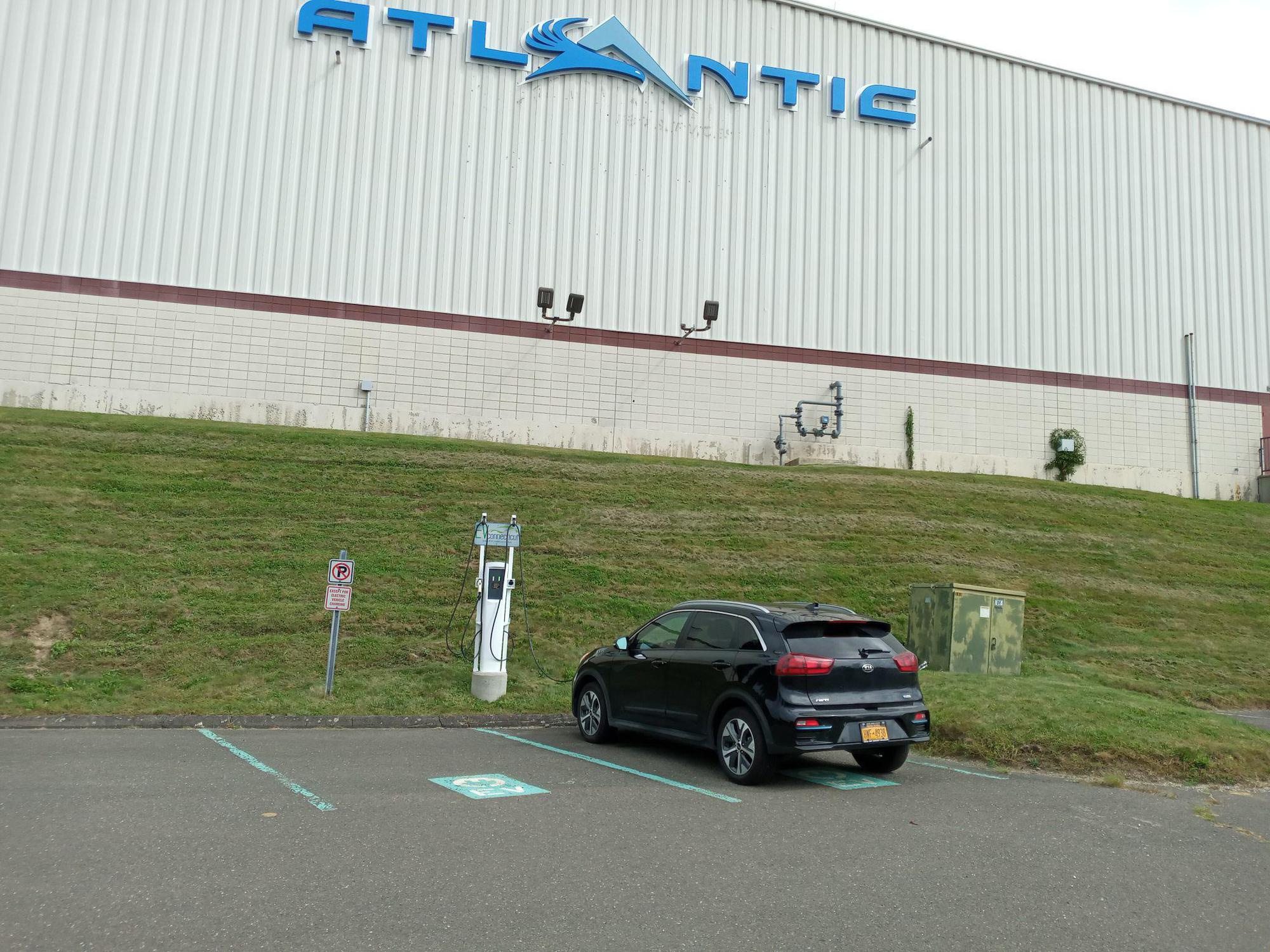 Waterbury Oxford Airport (KOXC) | Oxford, CT | EV Station