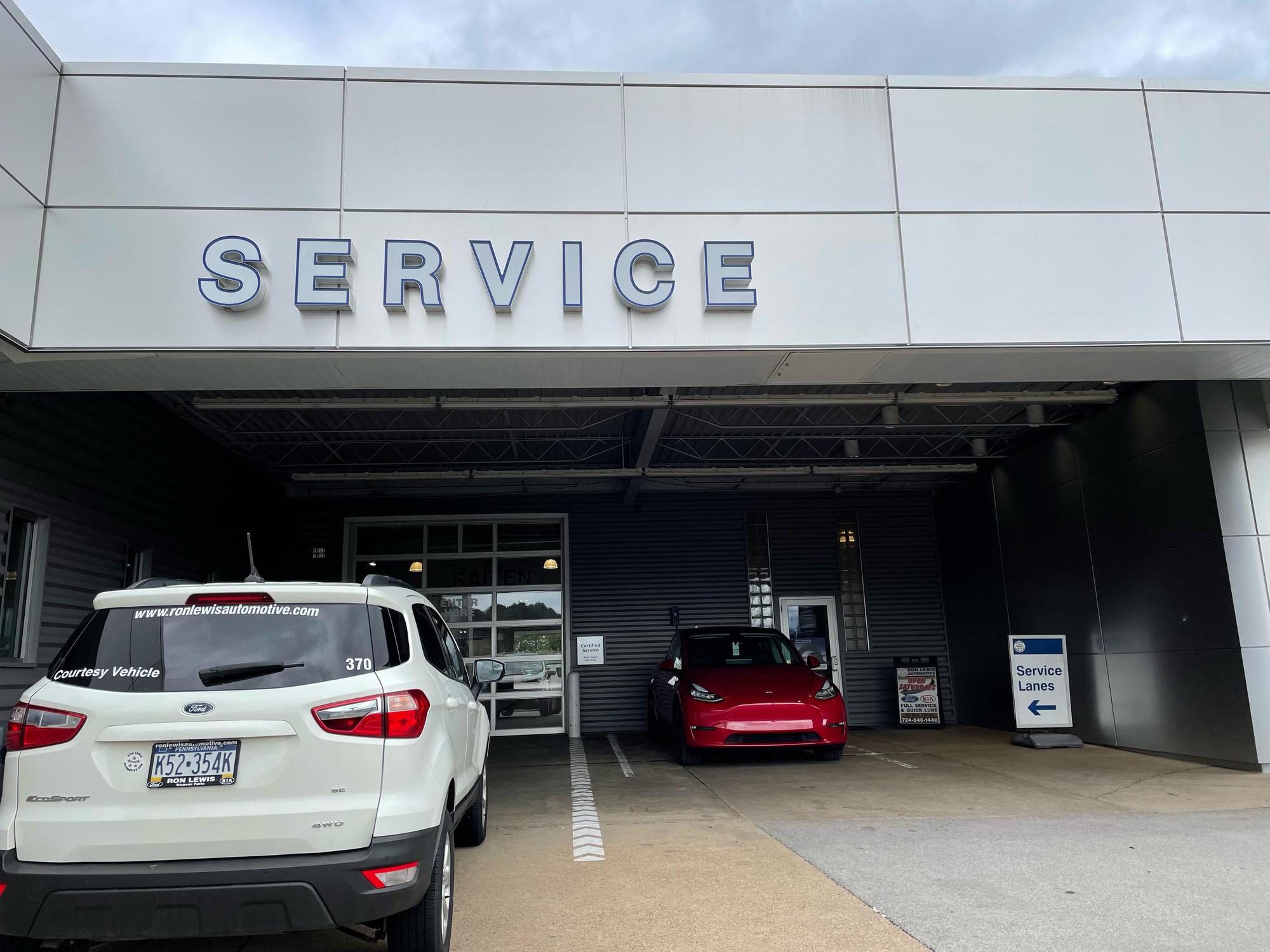 Ron Lewis Ford Beaver Falls | Beaver Falls, PA | EV Station