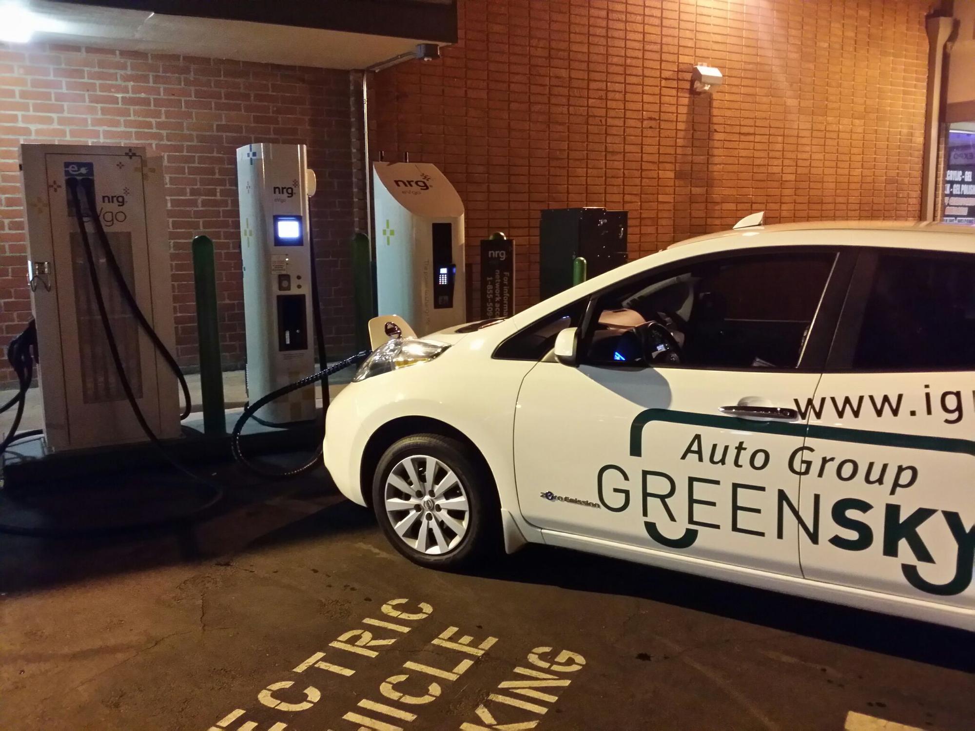 Larwin Square | Tustin, CA | EV Station