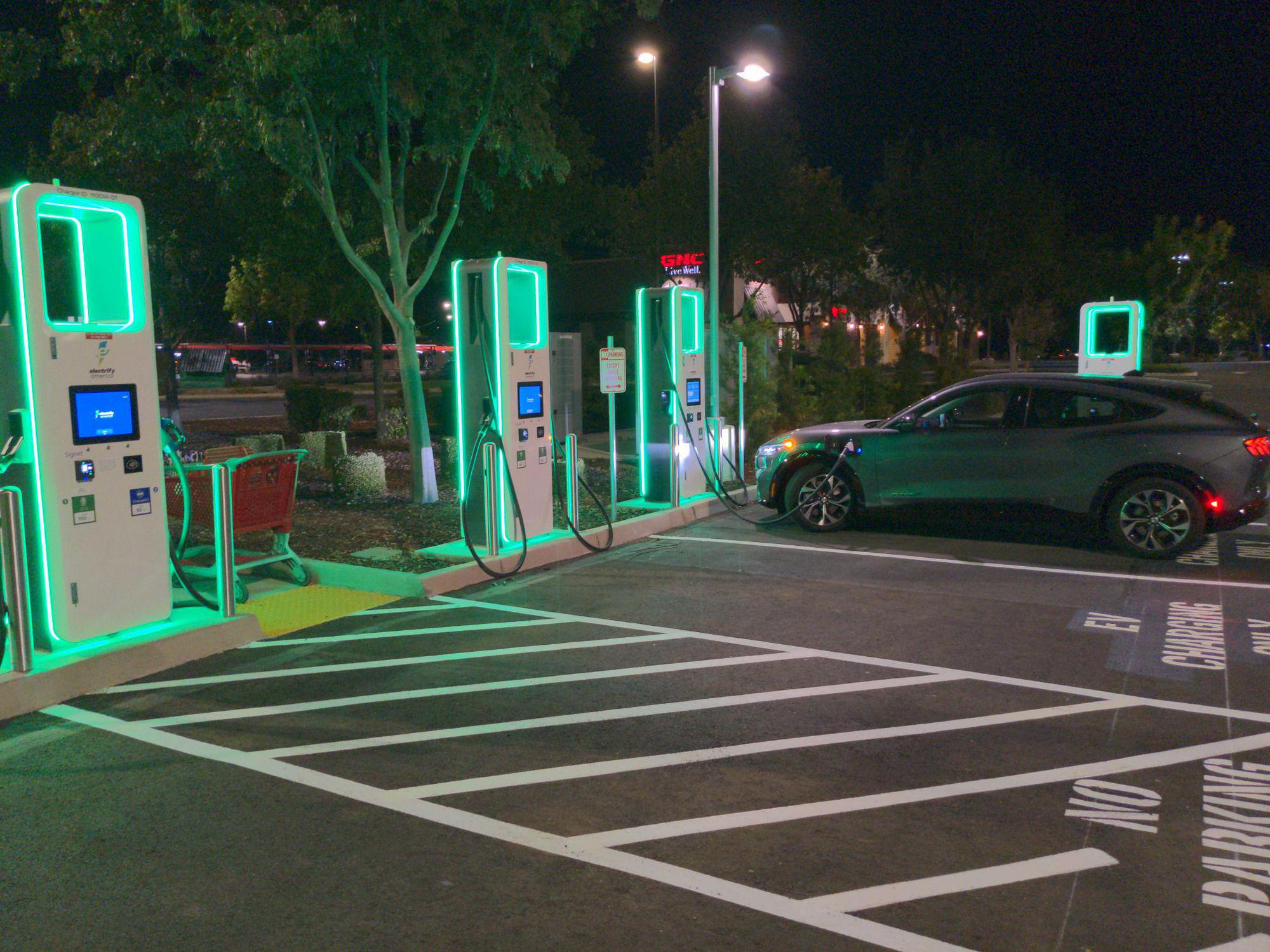 Stonecreek Plaza - Target | Los Banos, CA | EV Station