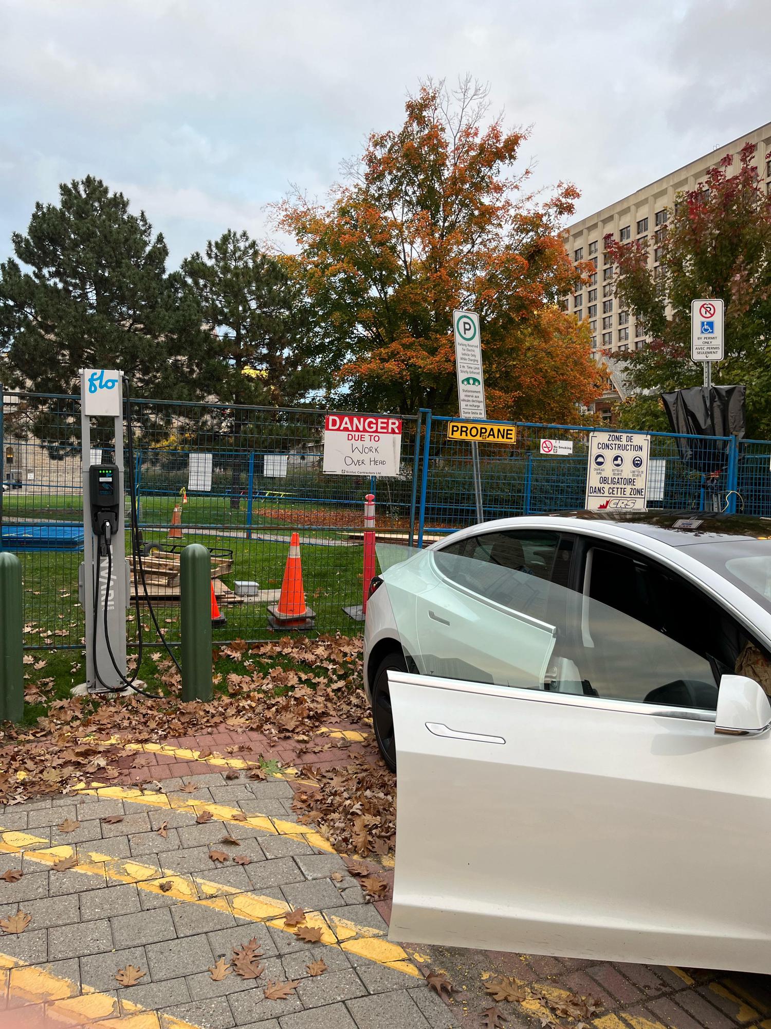 Ottawa City Hall | Ottawa, ON | EV Station