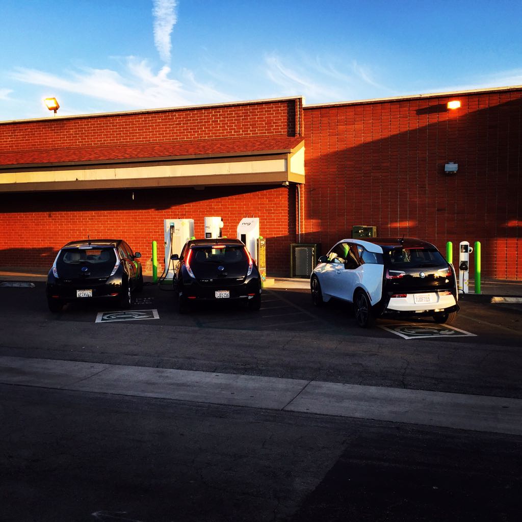Larwin Square | Tustin, CA | EV Station