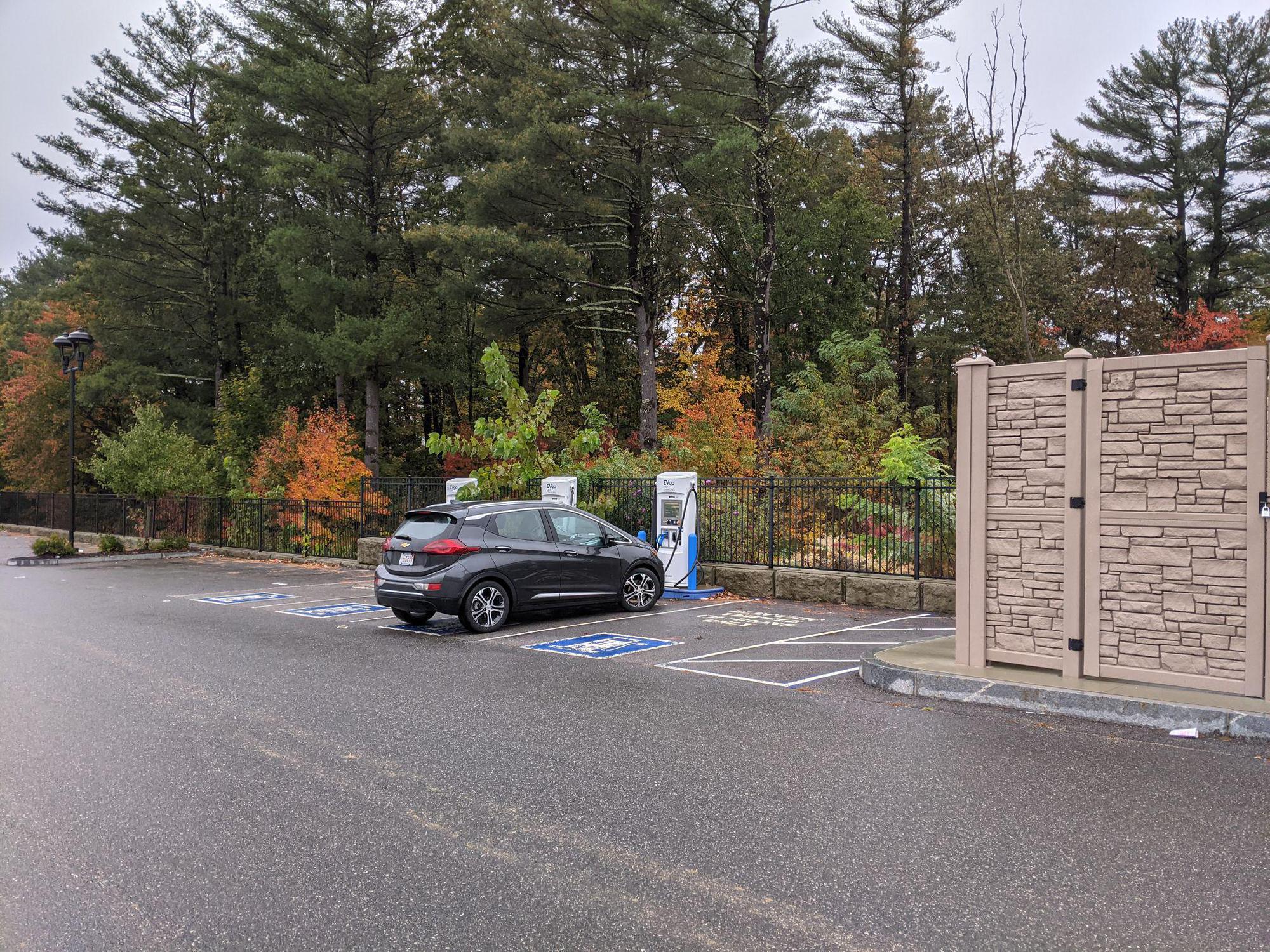 Holiday Inn Express Sturbridge | Sturbridge, MA | EV Station