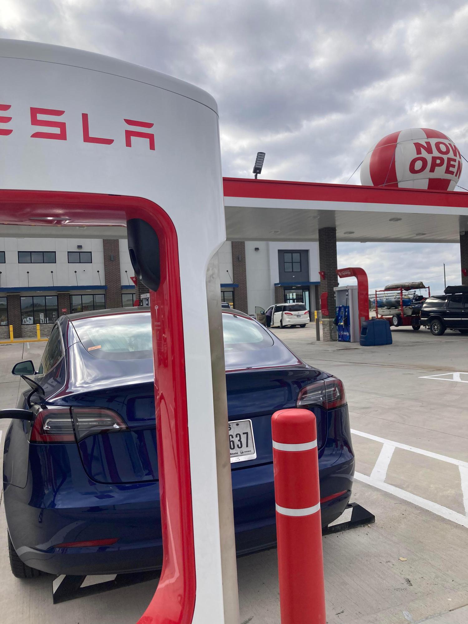 Abbott's Travel Center | Abbott, TX | EV Station