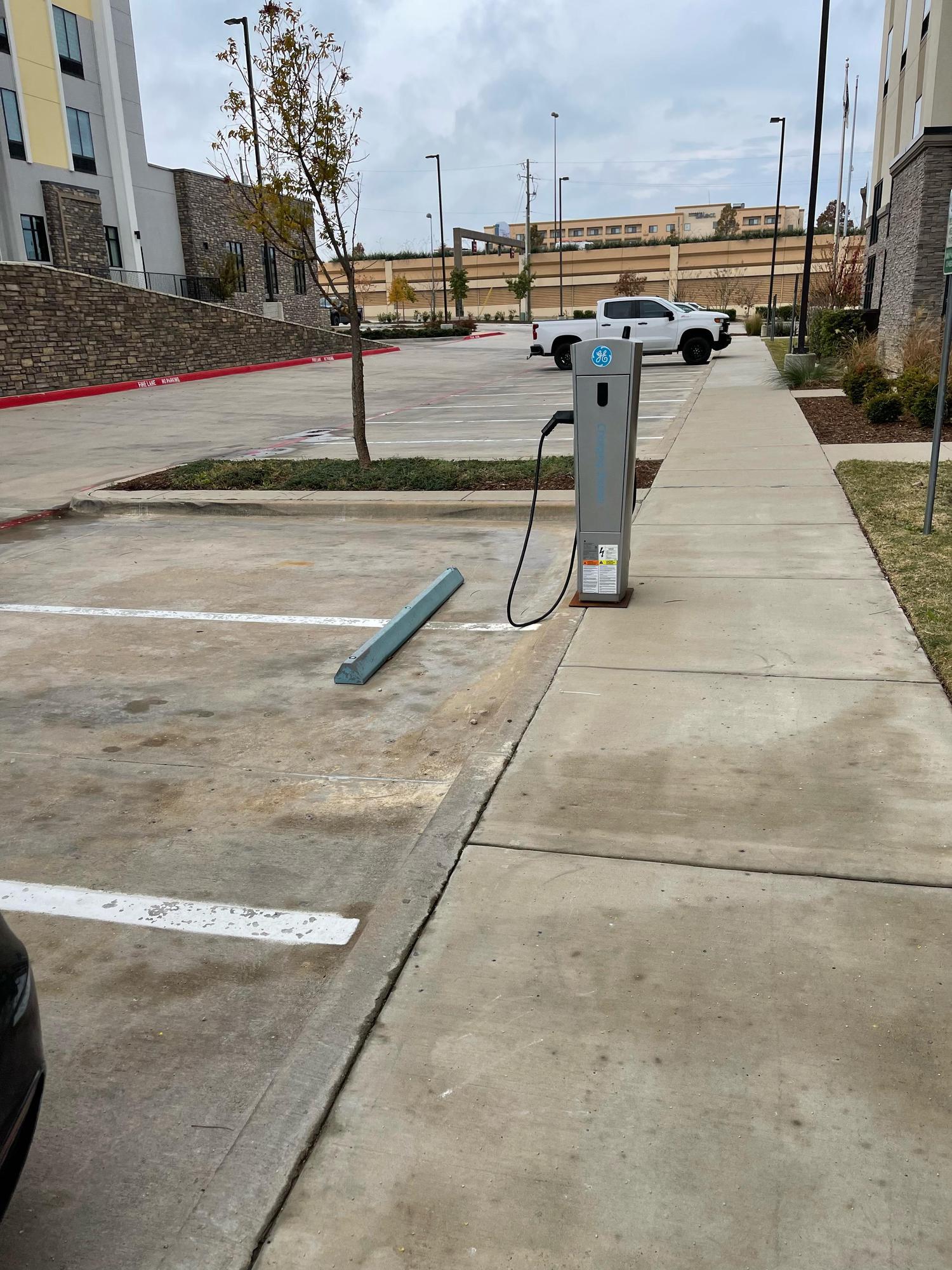Hampton Inn & Suites | Dallas, TX | EV Station