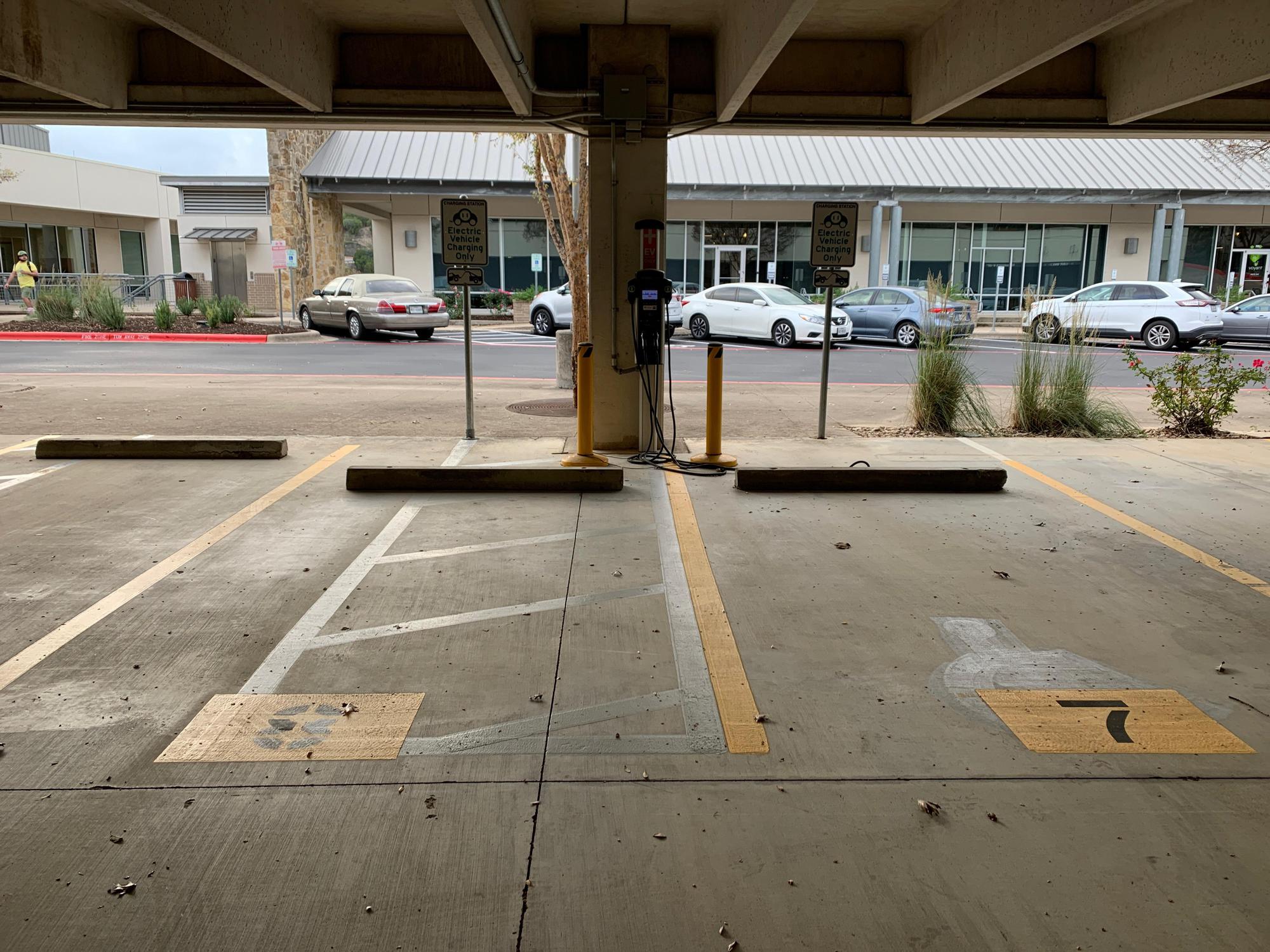 Ladera Bend - Gated Garage | Austin, TX | EV Station