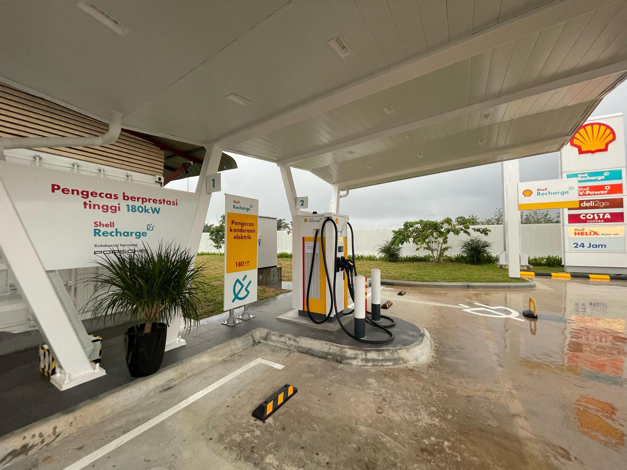 Shell Recharge | Tangkak Shell Southbound (180kW DC) | Tangkak, Johor ...